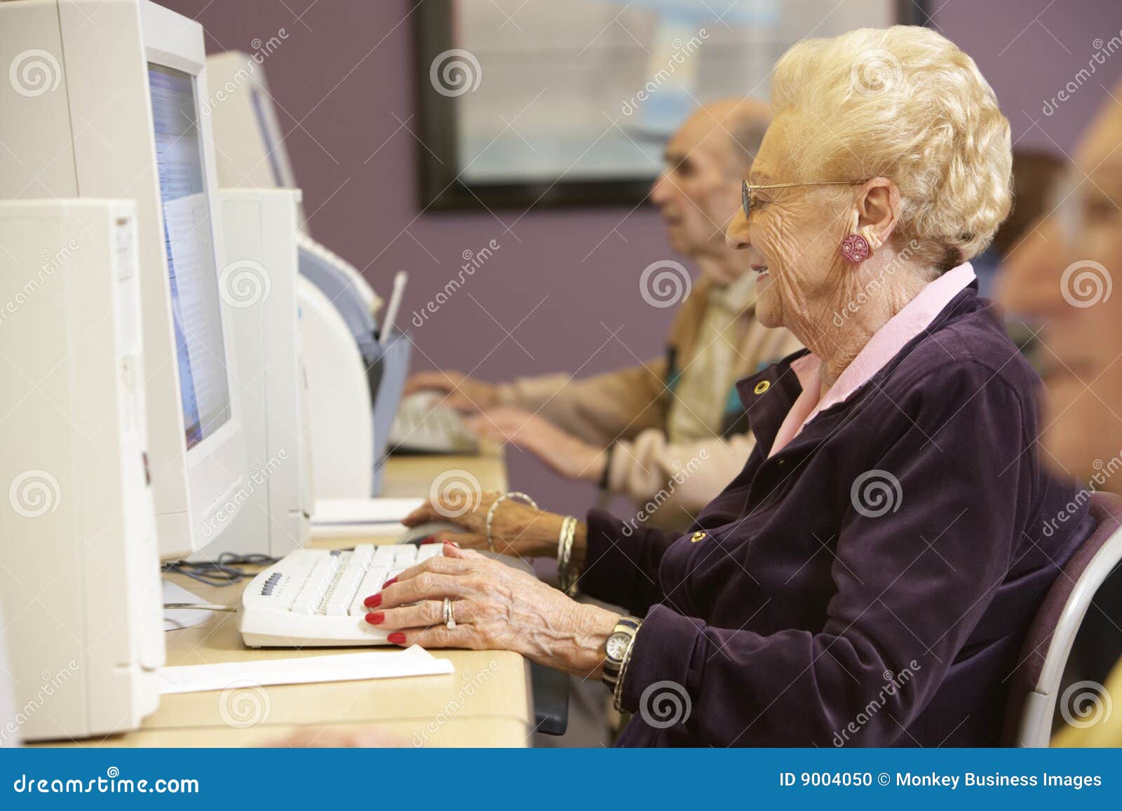 Senior Woman Using Computer Stock Photo - Image of internet, class: 9004050