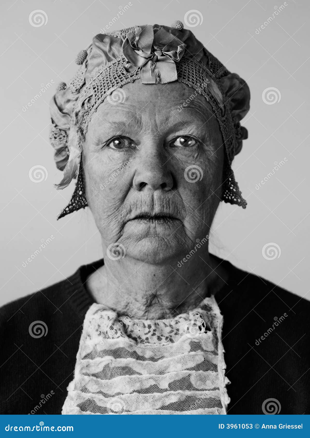 Senior Woman with a Vintage Hat Stock Image - Image of pink, eyes: 3961053