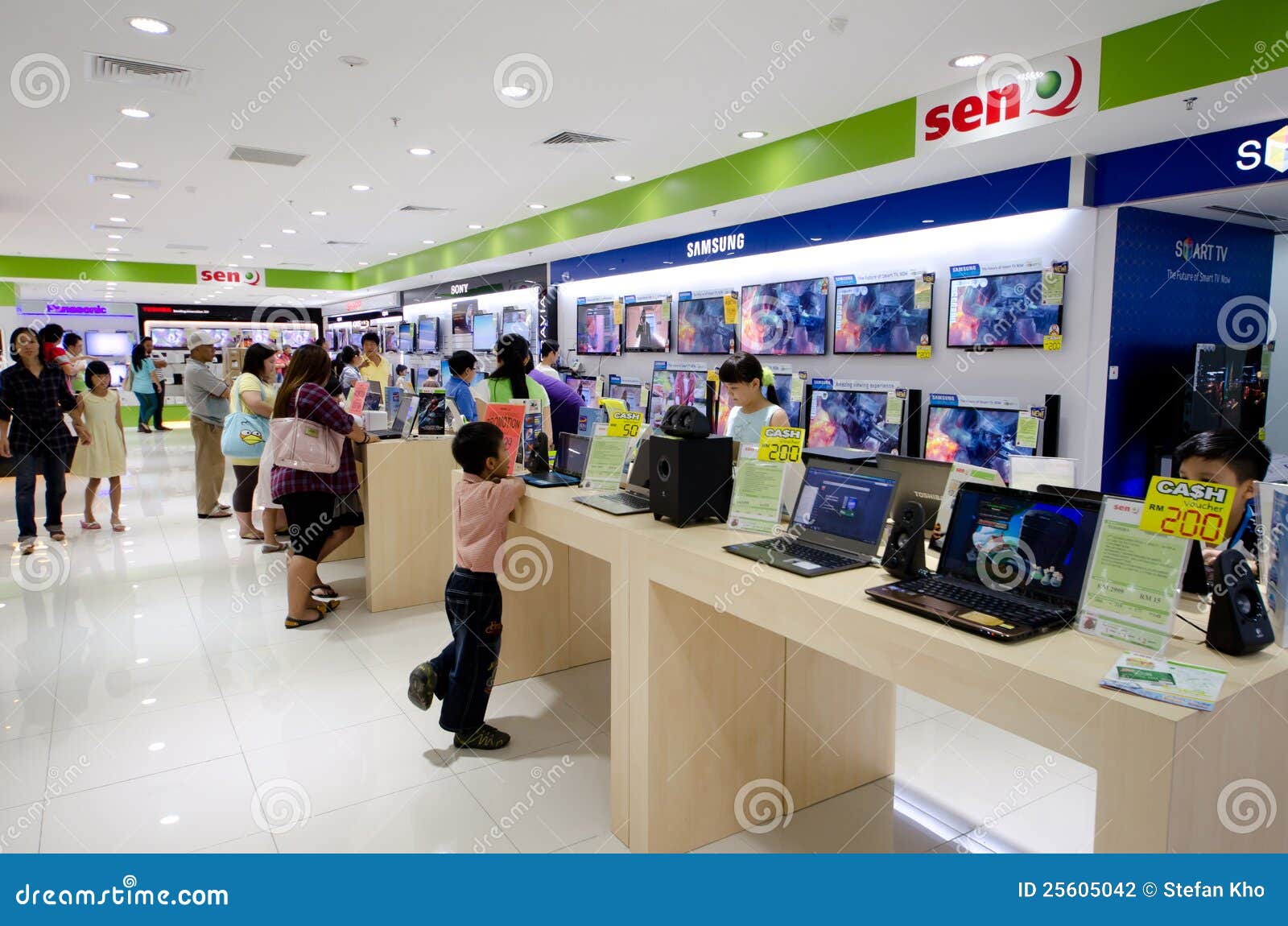 SenQ editorial photography. Image of boulevard, sarawak - 25605042