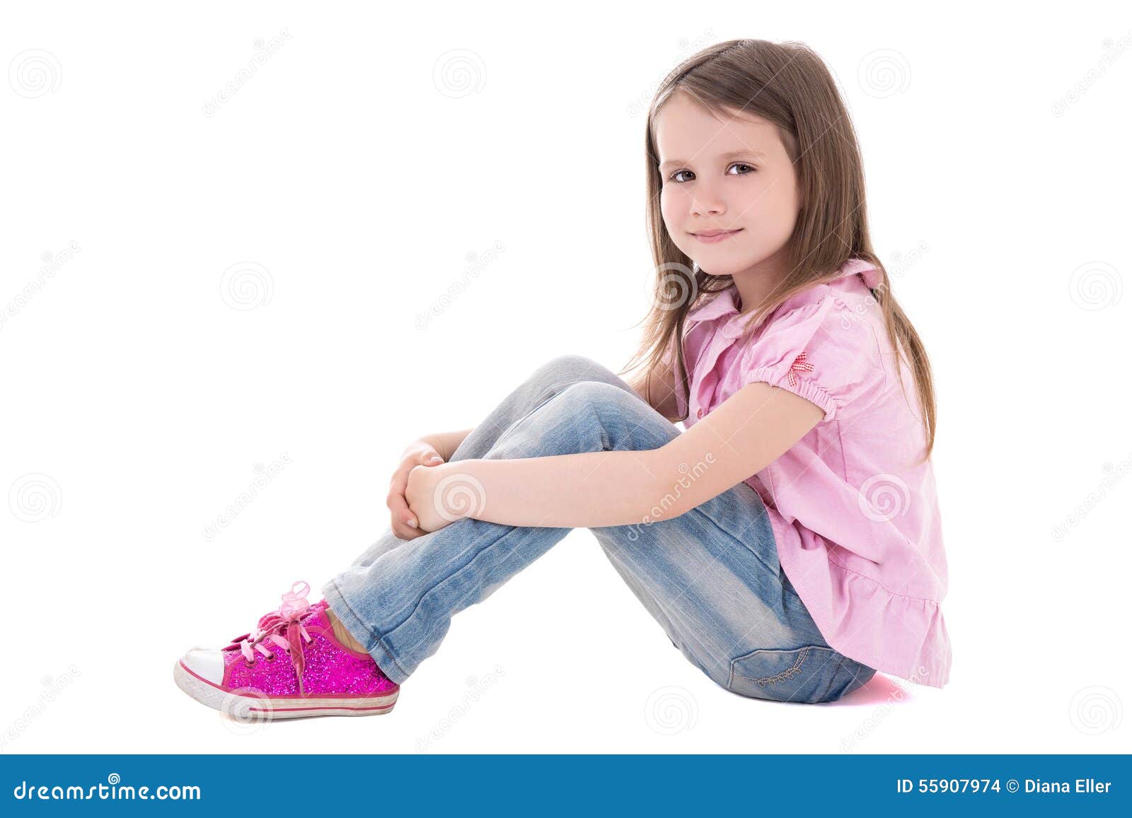 Sentada De La Niña Aislada En Blanco Foto de archivo - Imagen de lindo ...