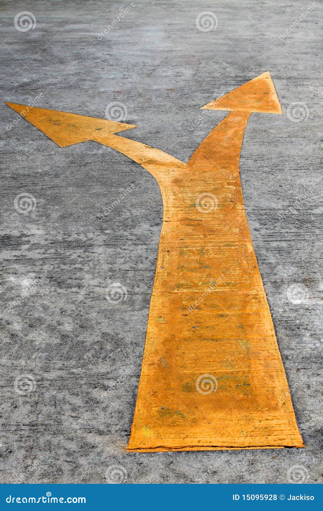 Sentido da seta da estrada foto de stock. Imagem de rural - 15095928