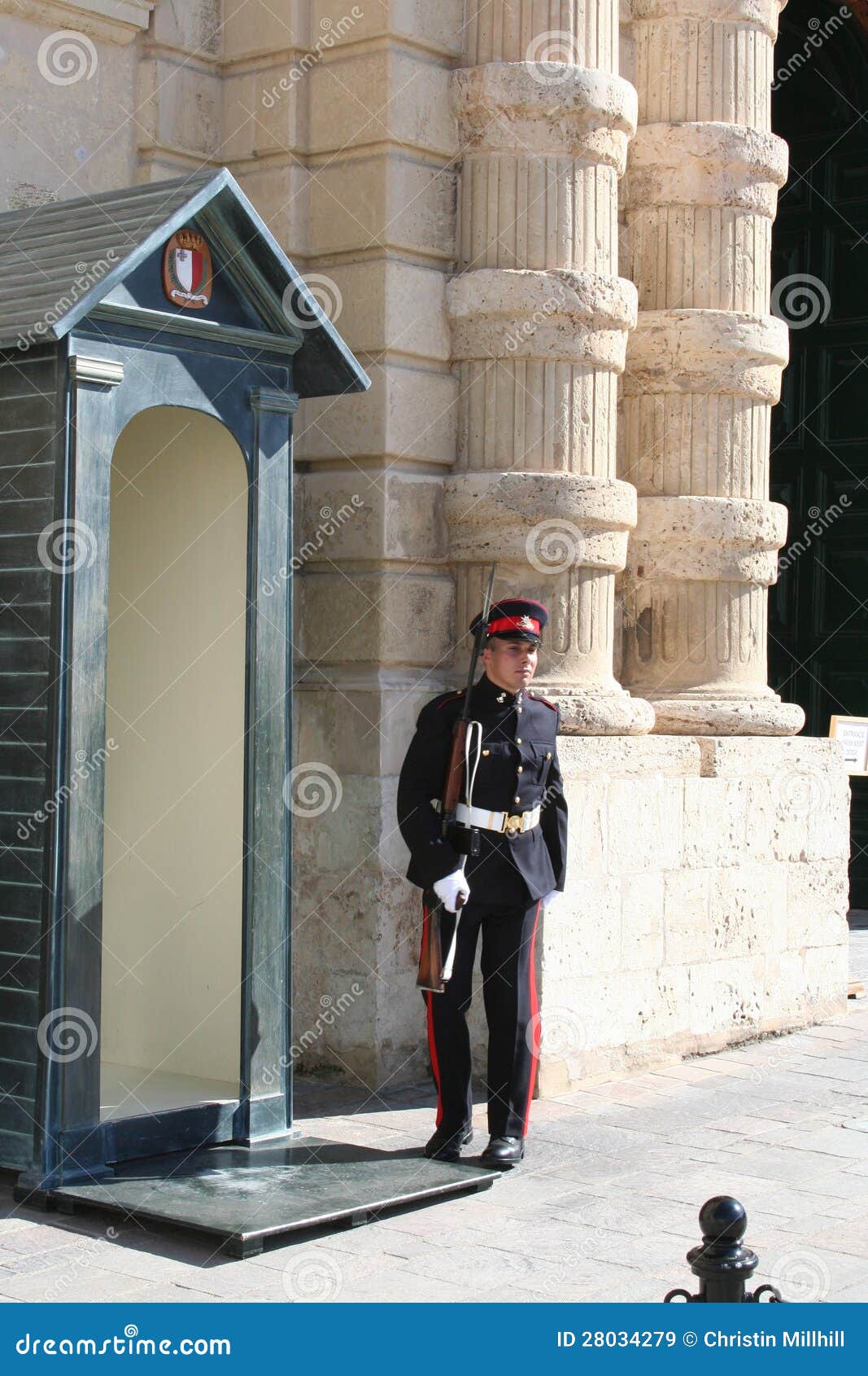 Sentries at Grandmasters Palace, Valletta Editorial Stock Image - Image ...