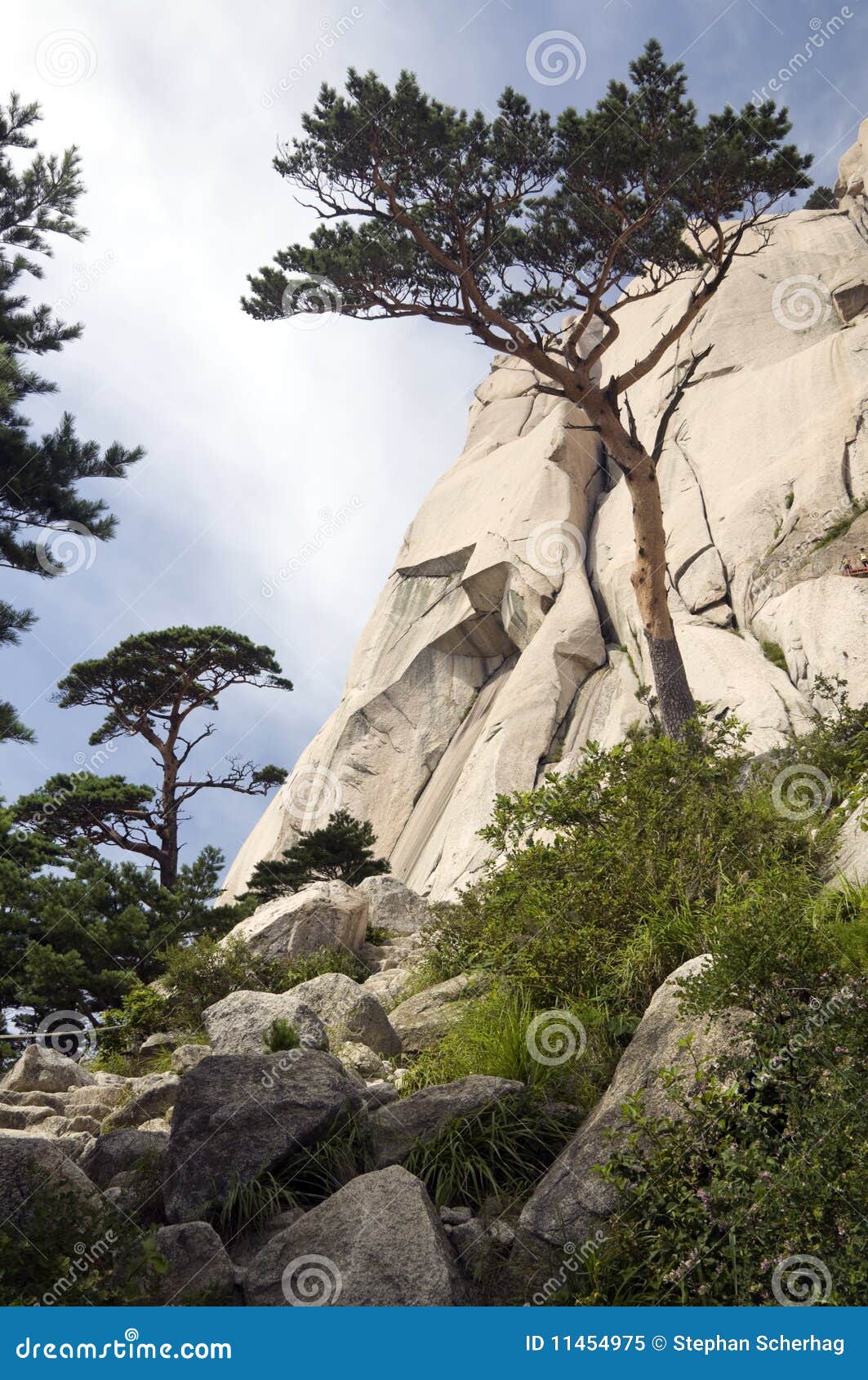 Seoraksan National Park In Autumn, Gangwon, South Korea Royalty-Free ...