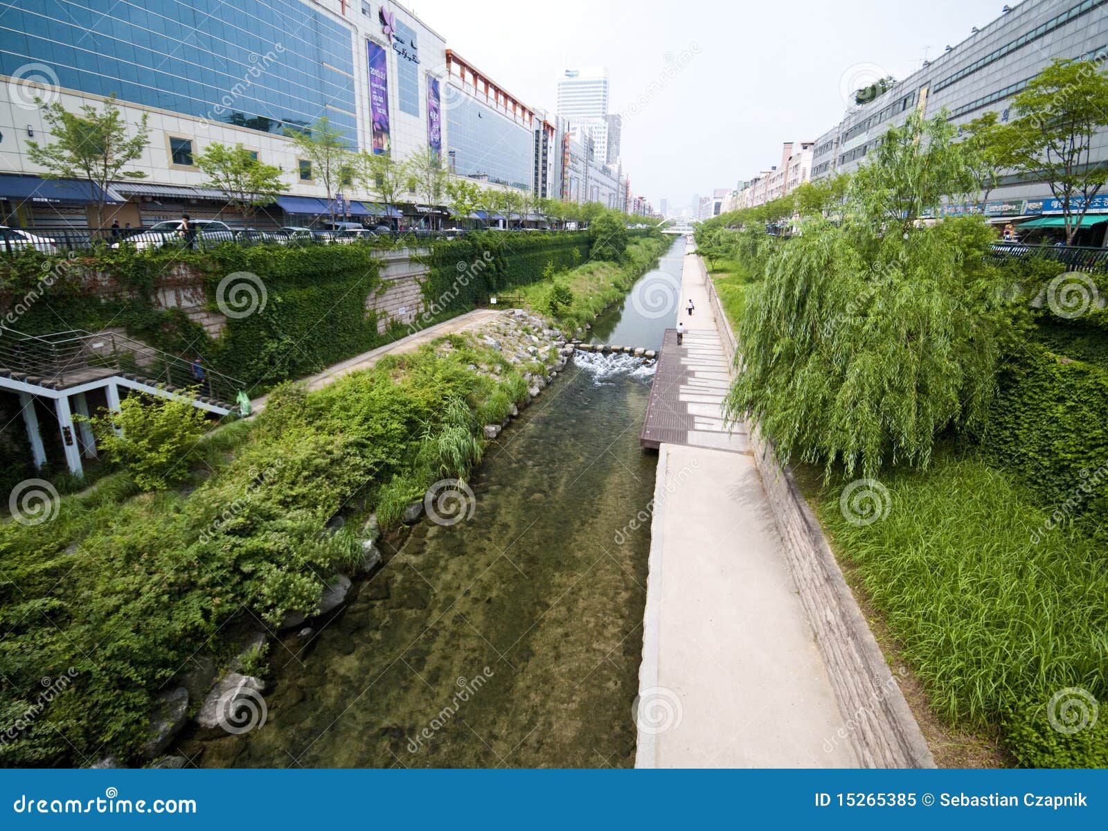 Seoul - artificial river editorial image. Image of cheonggyecheo - 15265385