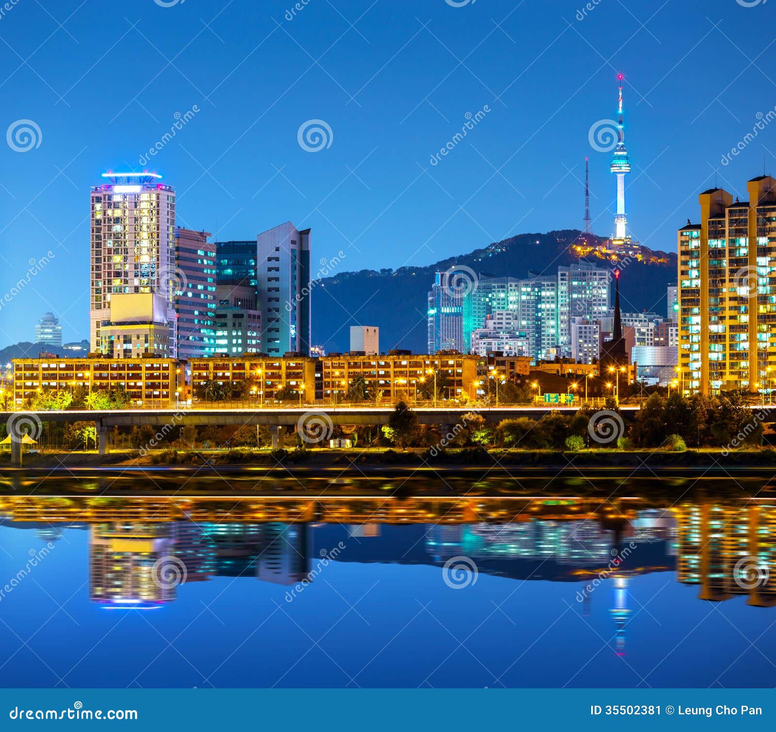 Seoul city at night stock image. Image of bridge, downtown - 35502381