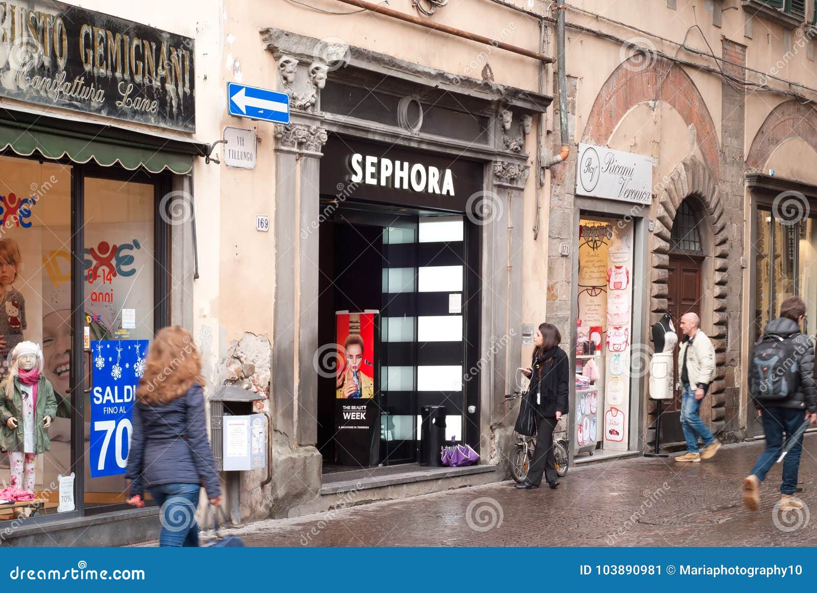 Sephora Shop in Lucca, Italy Editorial Photo - Image of editorial, city ...