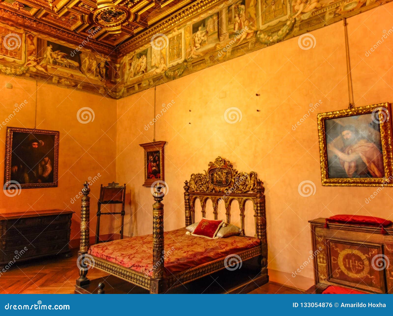Inside Castel Sant`Angelo editorial photo. Image of column - 133054876