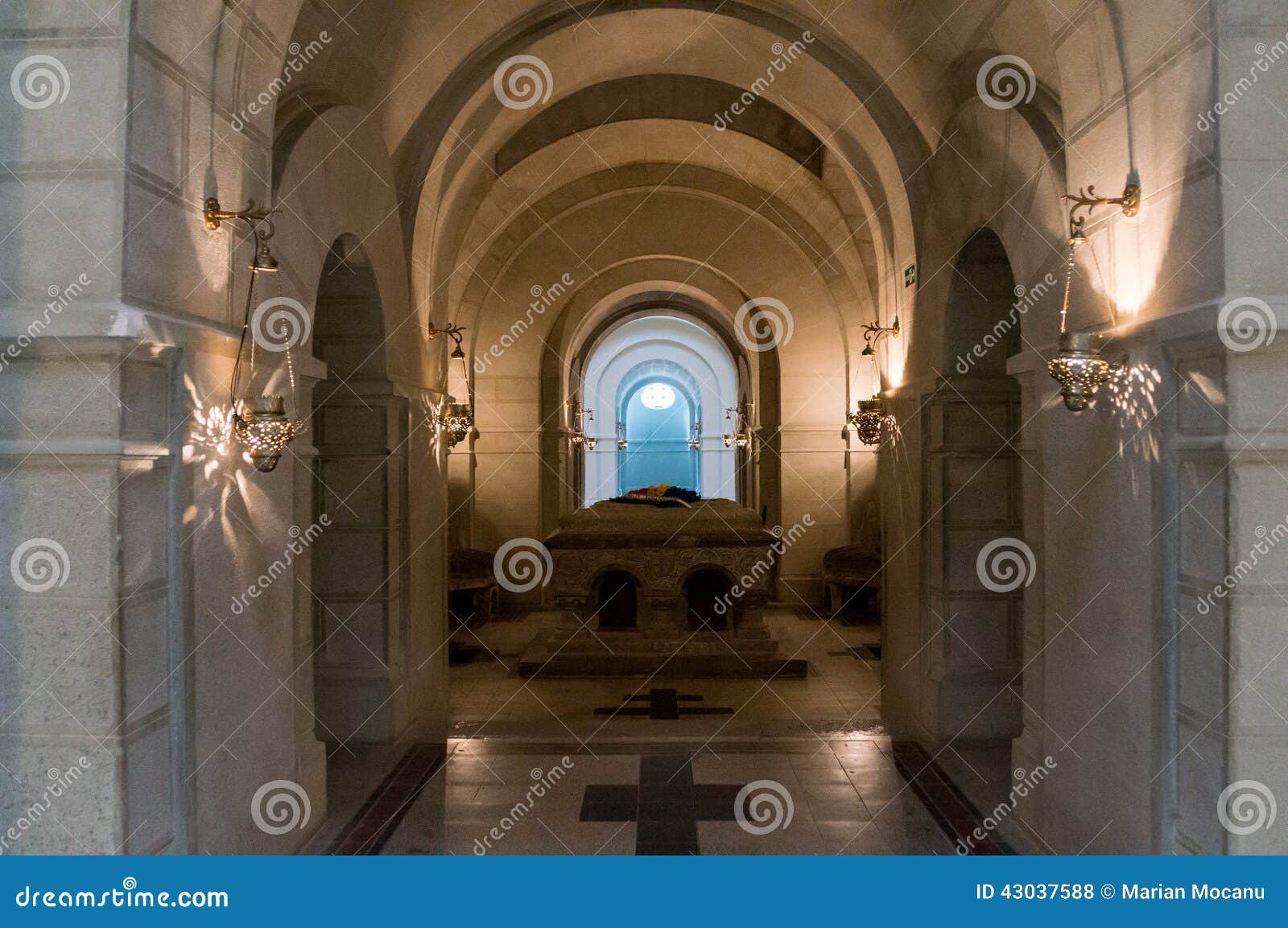 Sepultura Dentro Do Mausoléu Foto de Stock - Imagem de antiguidade, formado: 43037588