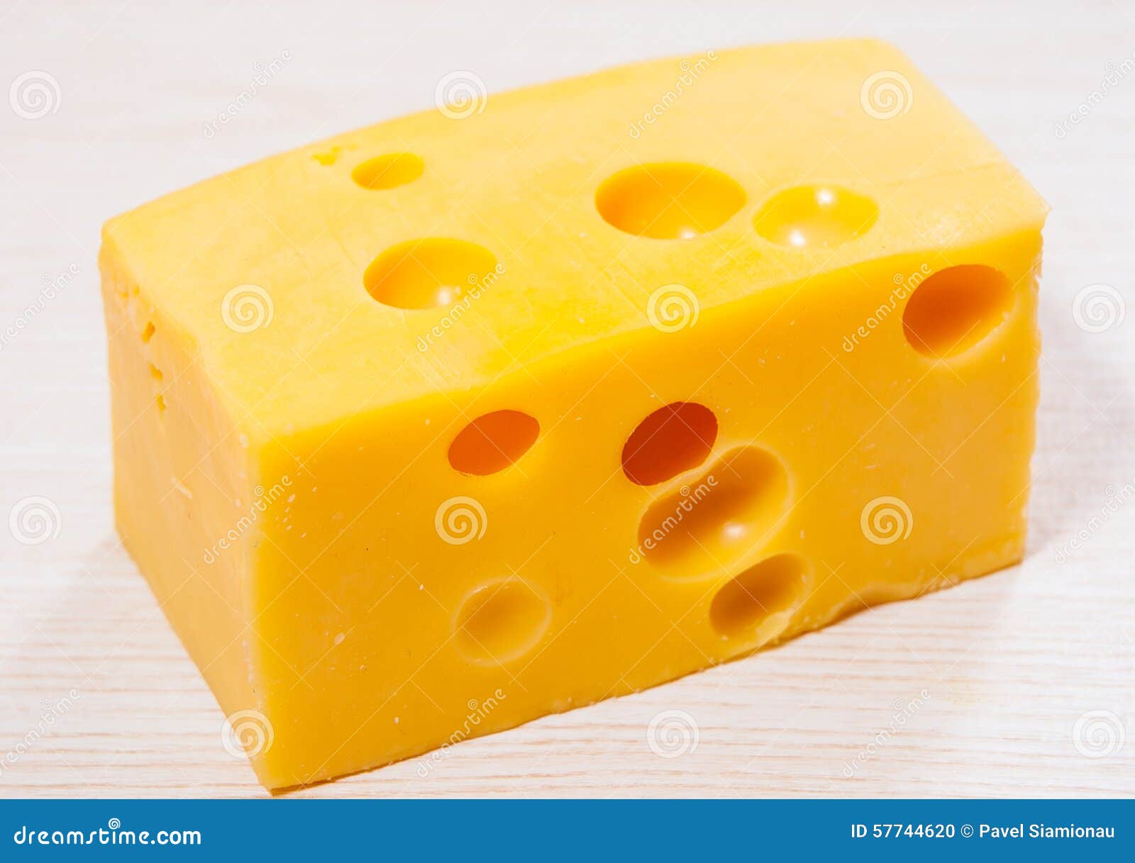 Ser Z Dziurami Zdjęcie Stock - Obraz: 57744620