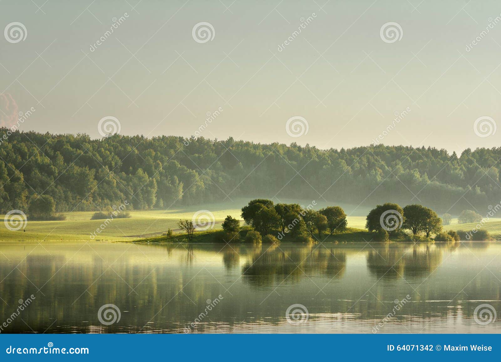 Sera Della Primavera Maggio Verde Nebbia Di Sera Della Primavera ...