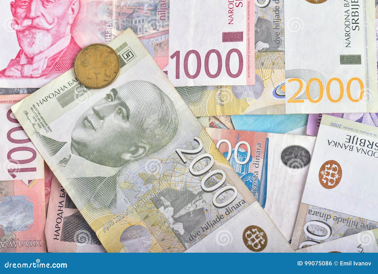 Serbisches Geld RSD stockfoto. Bild von darlehen, vermögen - 99075086