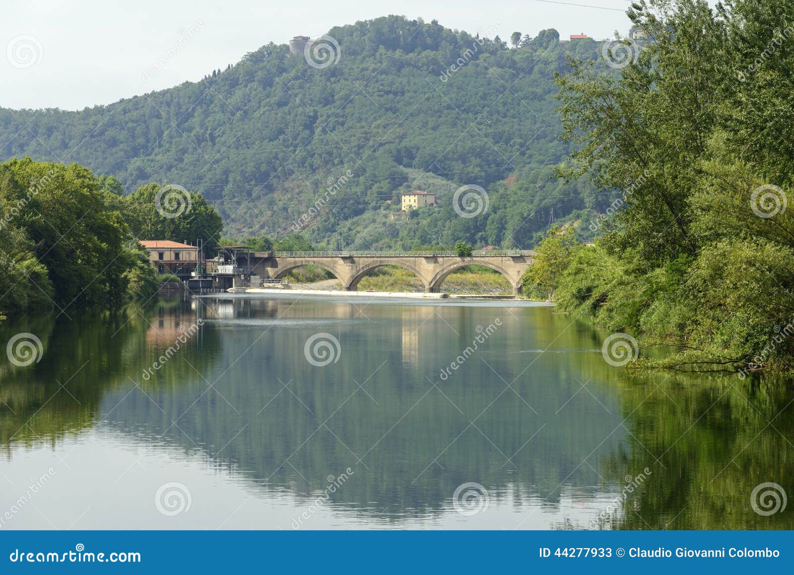 Serchio-Fluss, Toskana (Italien) Stockbild - Bild von szenisch, toskana ...