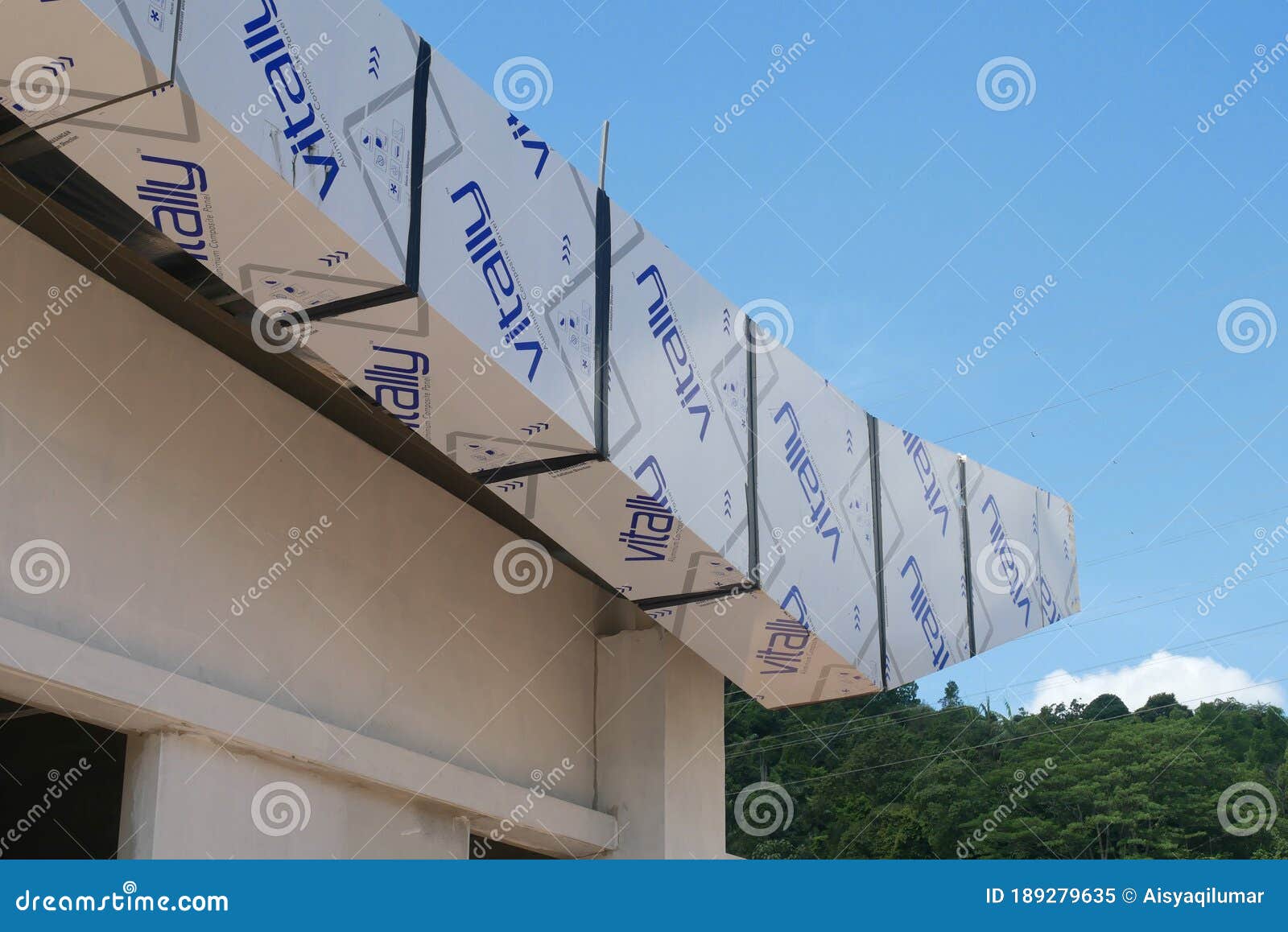 Aluminum Sheet Cladding Installation Work is in Progress. Editorial ...