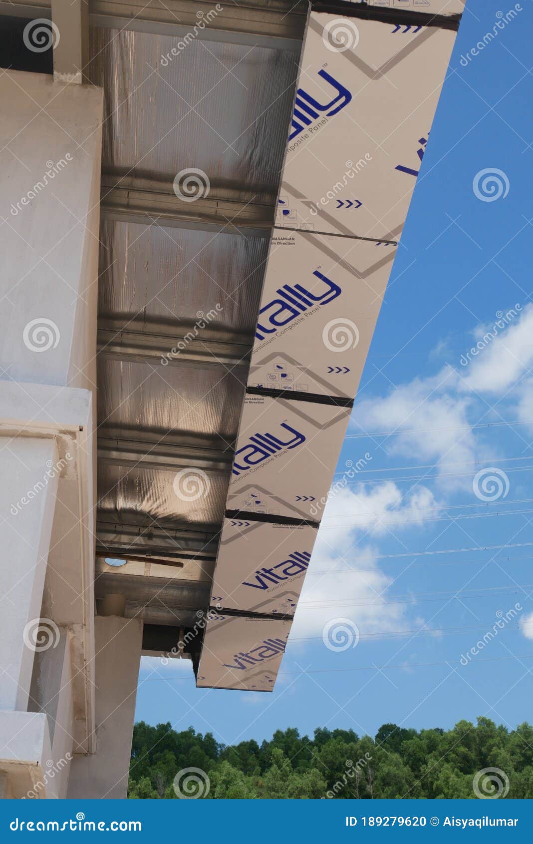 Aluminum Sheet Cladding Installation Work is in Progress. Editorial ...