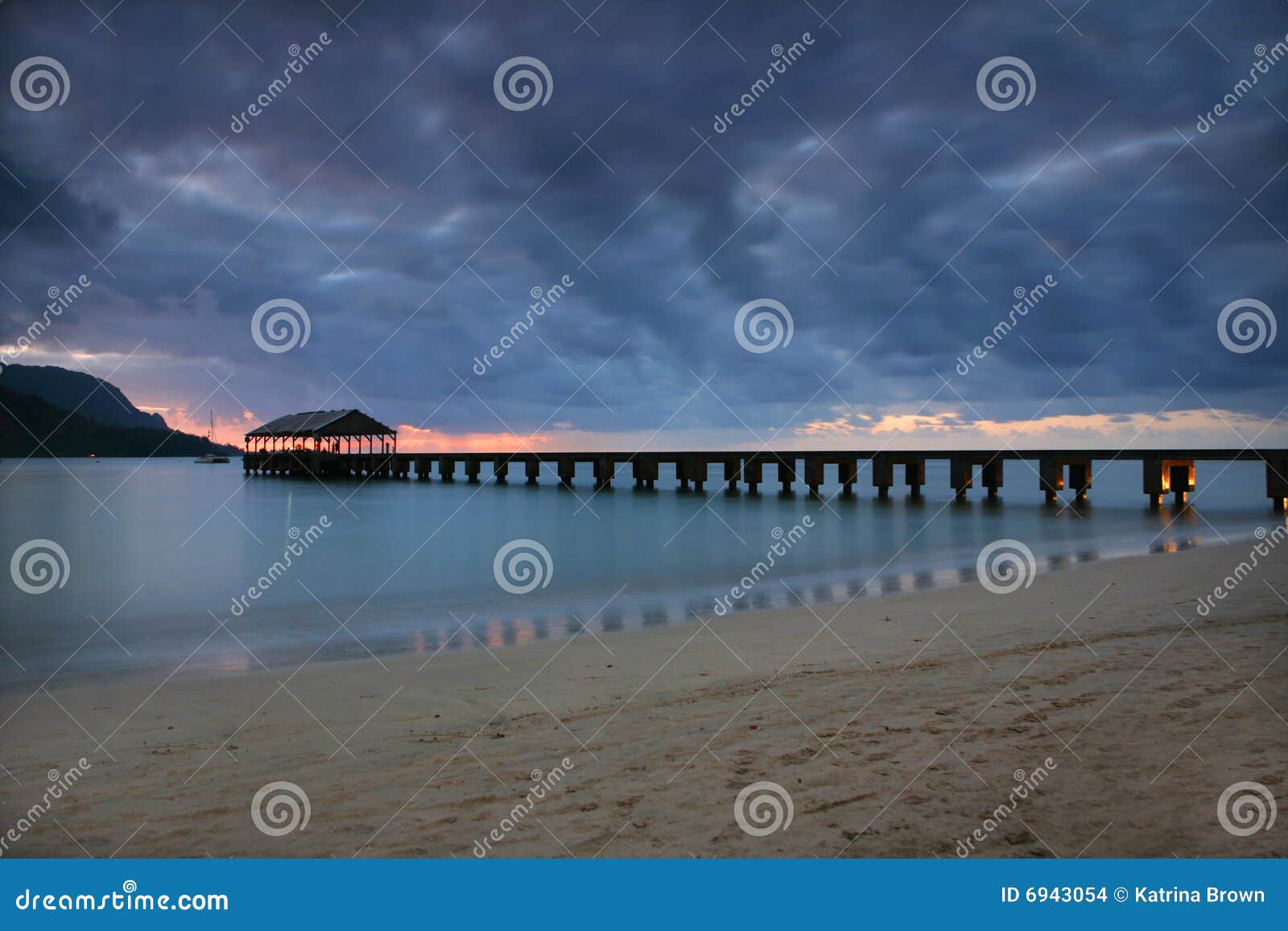 Serene Pier in Hawaii at Sundown Stock Photo - Image of colorful, ocean ...