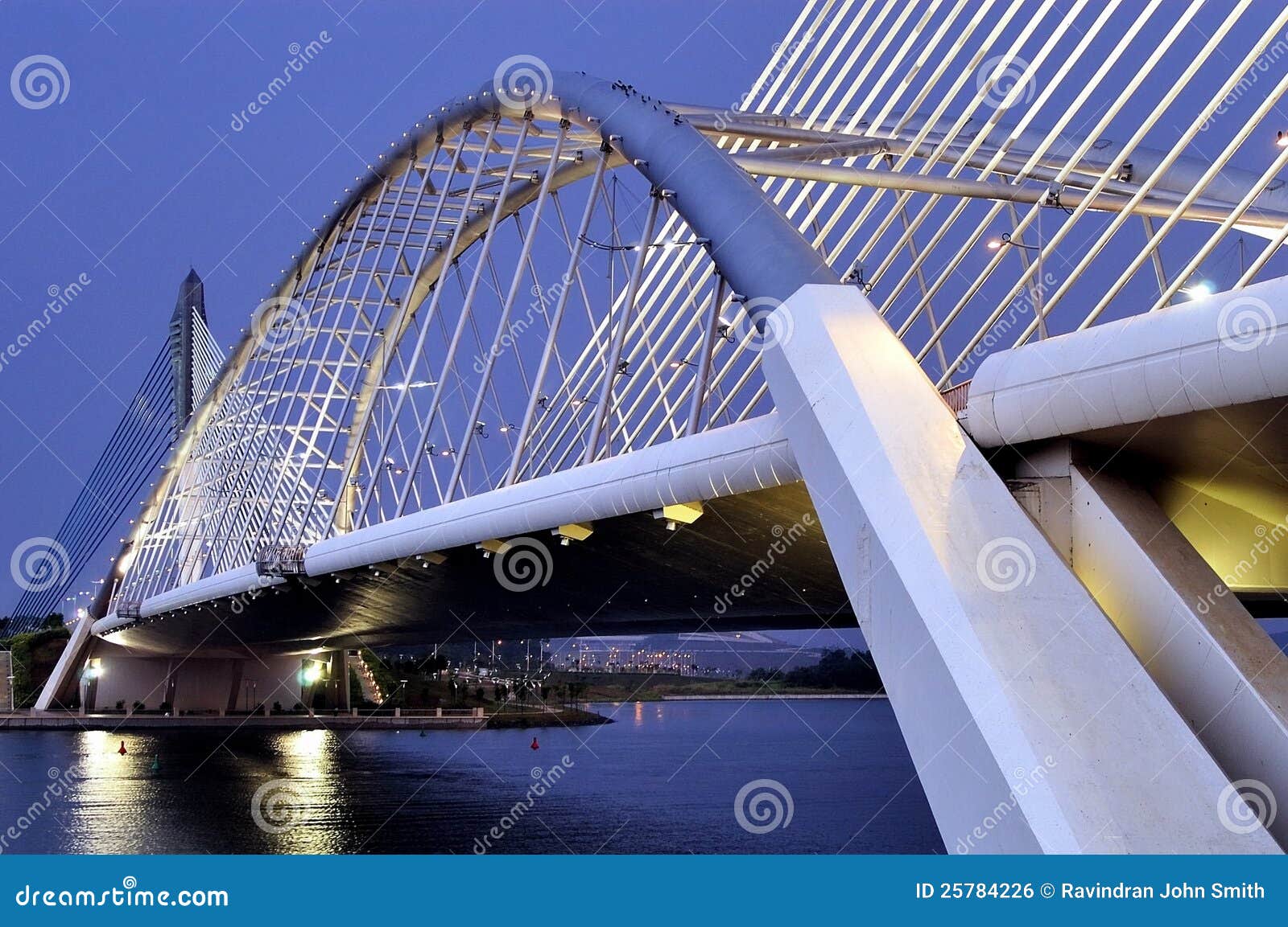 Seri Saujana Bridge editorial photo. Image of putra, architecture ...