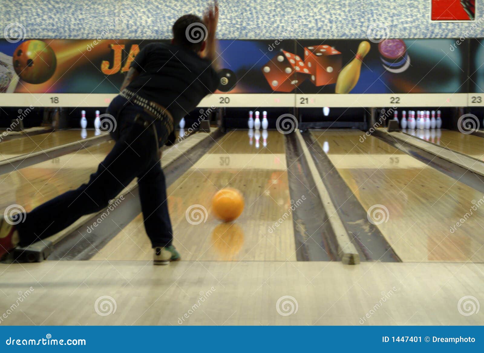 Serie 02 del bowling imagen de archivo. Imagen de carril - 1447401