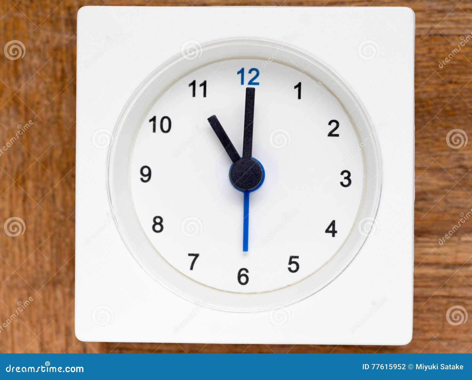 Series of the Sequence of Time on the Simple White Analog Clock Stock ...