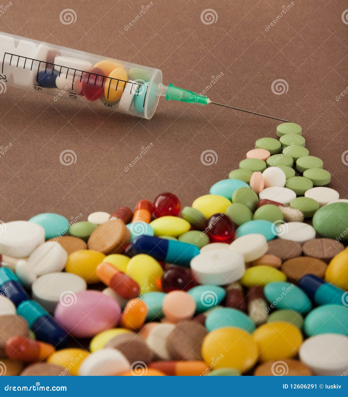 A Seringa Transparente Coleta Tabuletas Coloridas Imagem de Stock ...