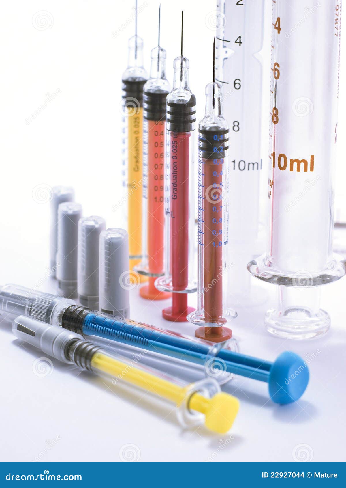 Seringas De Cores Diferentes Foto de Stock - Imagem de farmacêutico ...