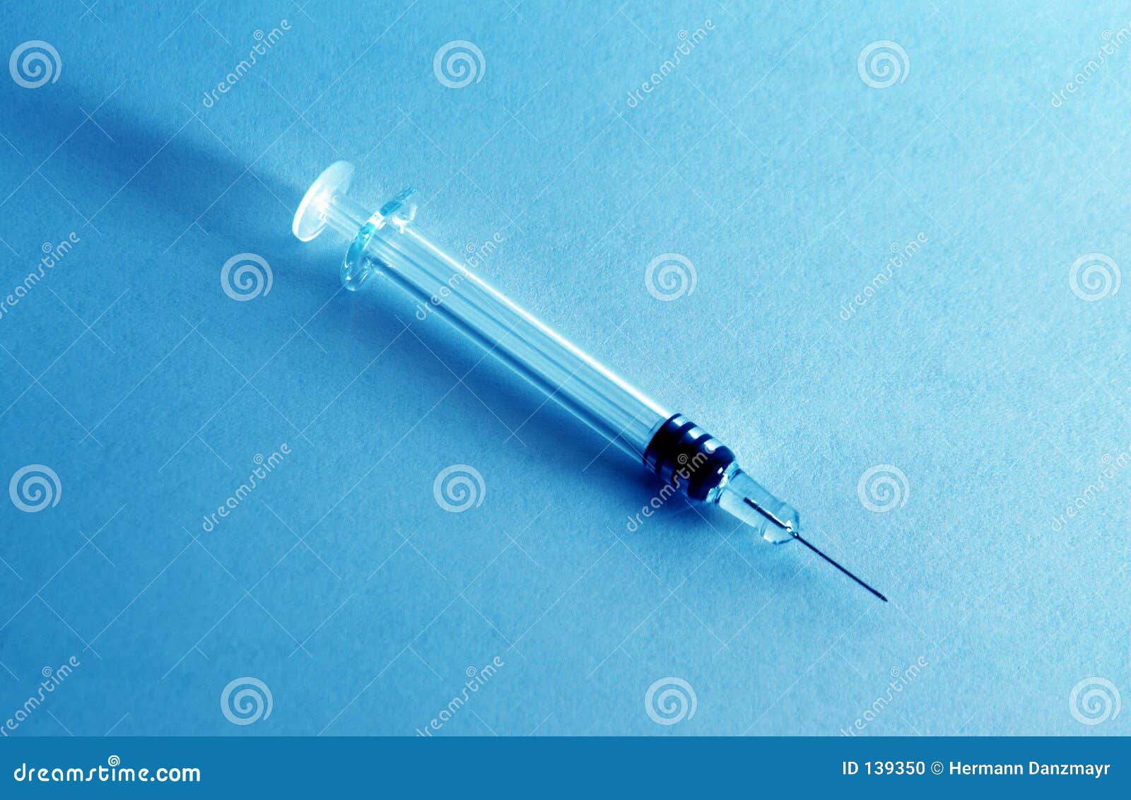 Seringue photo stock. Image du remède, grippe, diabétique - 139350