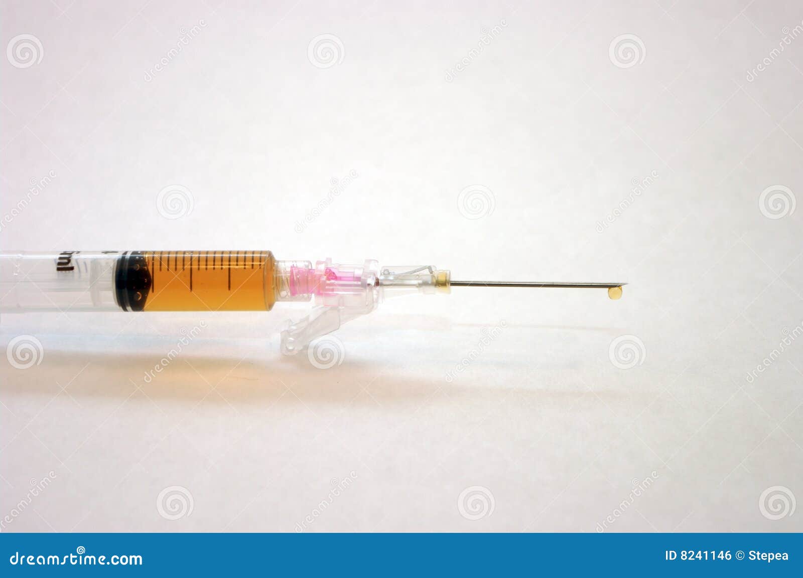 Seringue photo stock. Image du hypodermique, vaccin, vaccination - 8241146