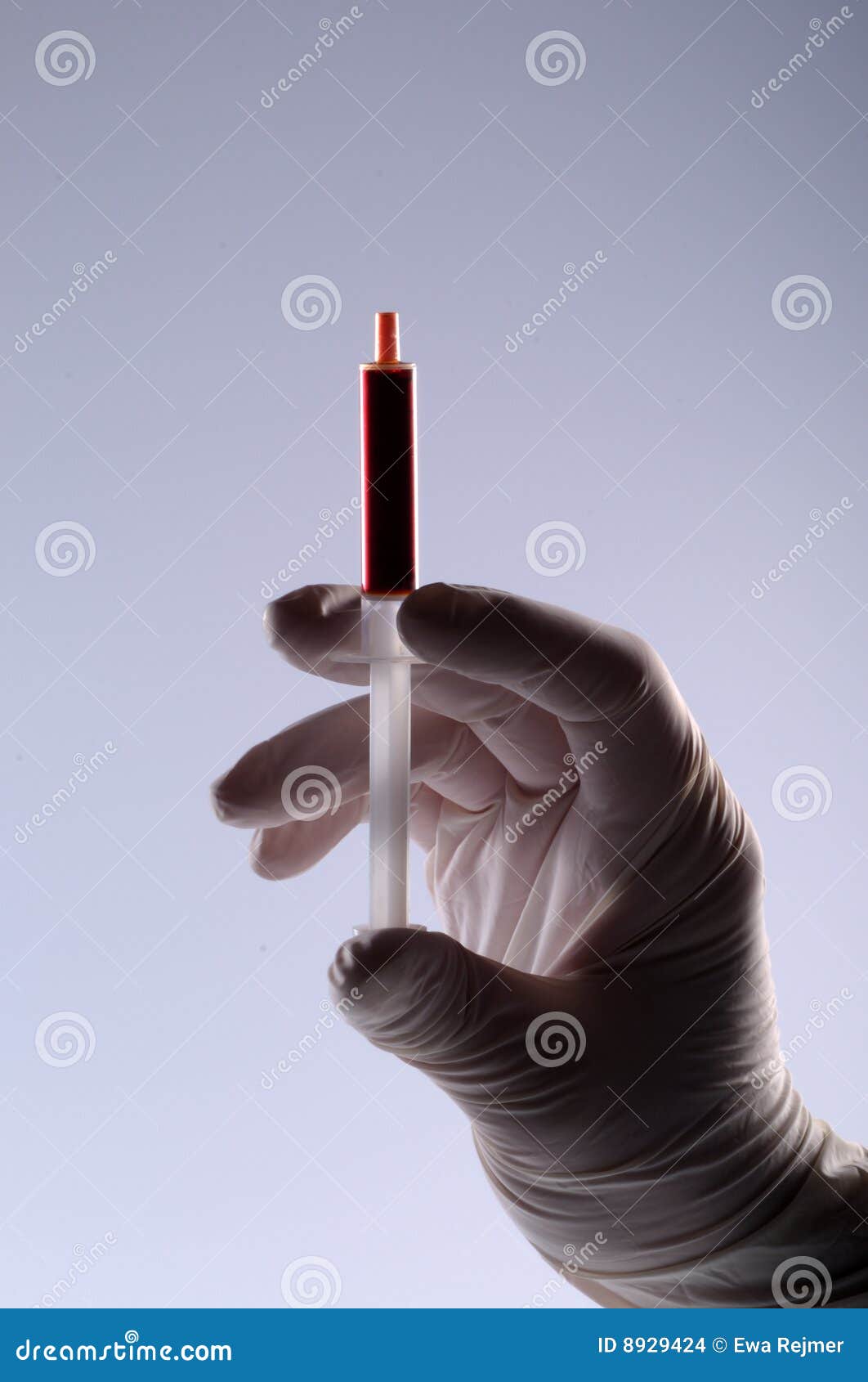 Seringue photo stock. Image du gant, santé, vaccination - 8929424