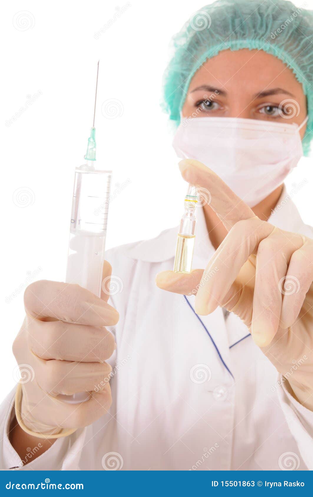 Seringue Et Drogue Dans Des Mains Du Docteur Image stock - Image du ...