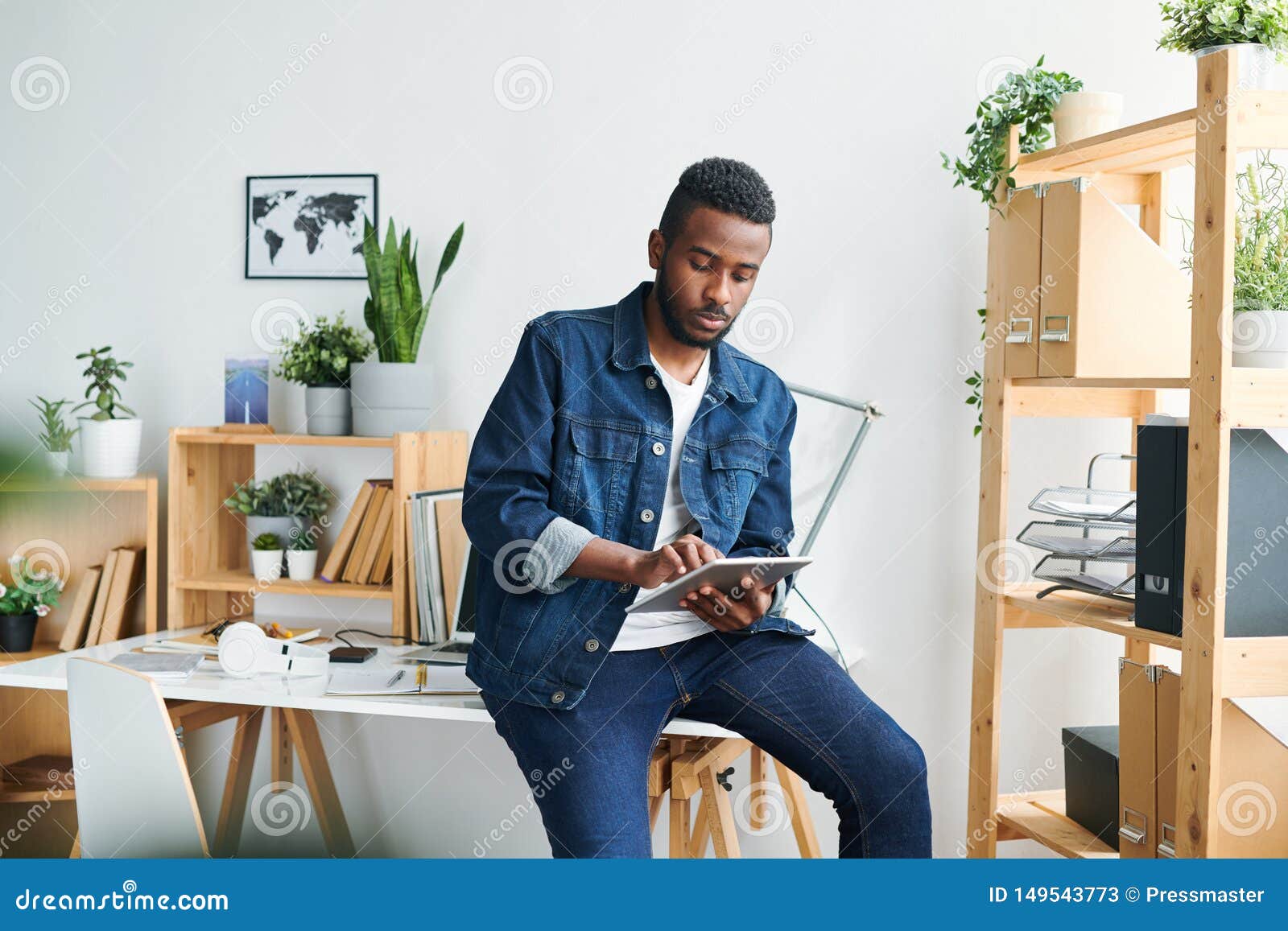 Guy with tablet stock image. Image of indoor, contemporary - 149543773