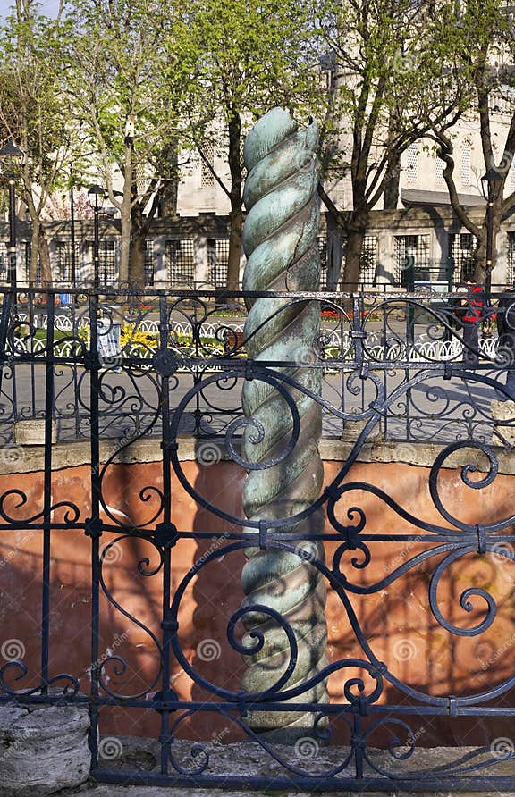 Serpent Column (Delphi Tripod) in Istanbul. Turkey Stock Photo - Image ...