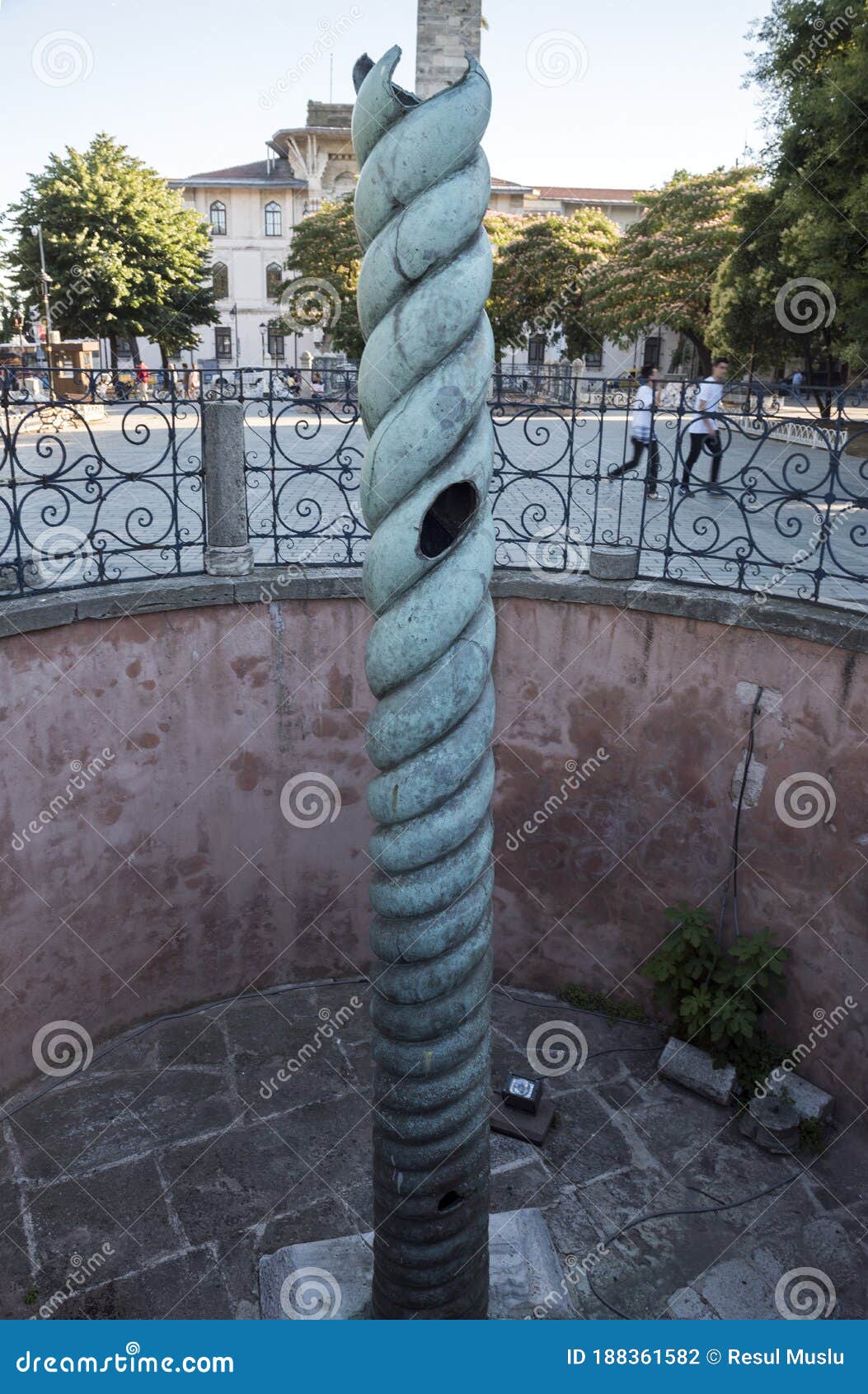 Serpent Column in Sultanahmet, Istanbul Editorial Photography - Image ...