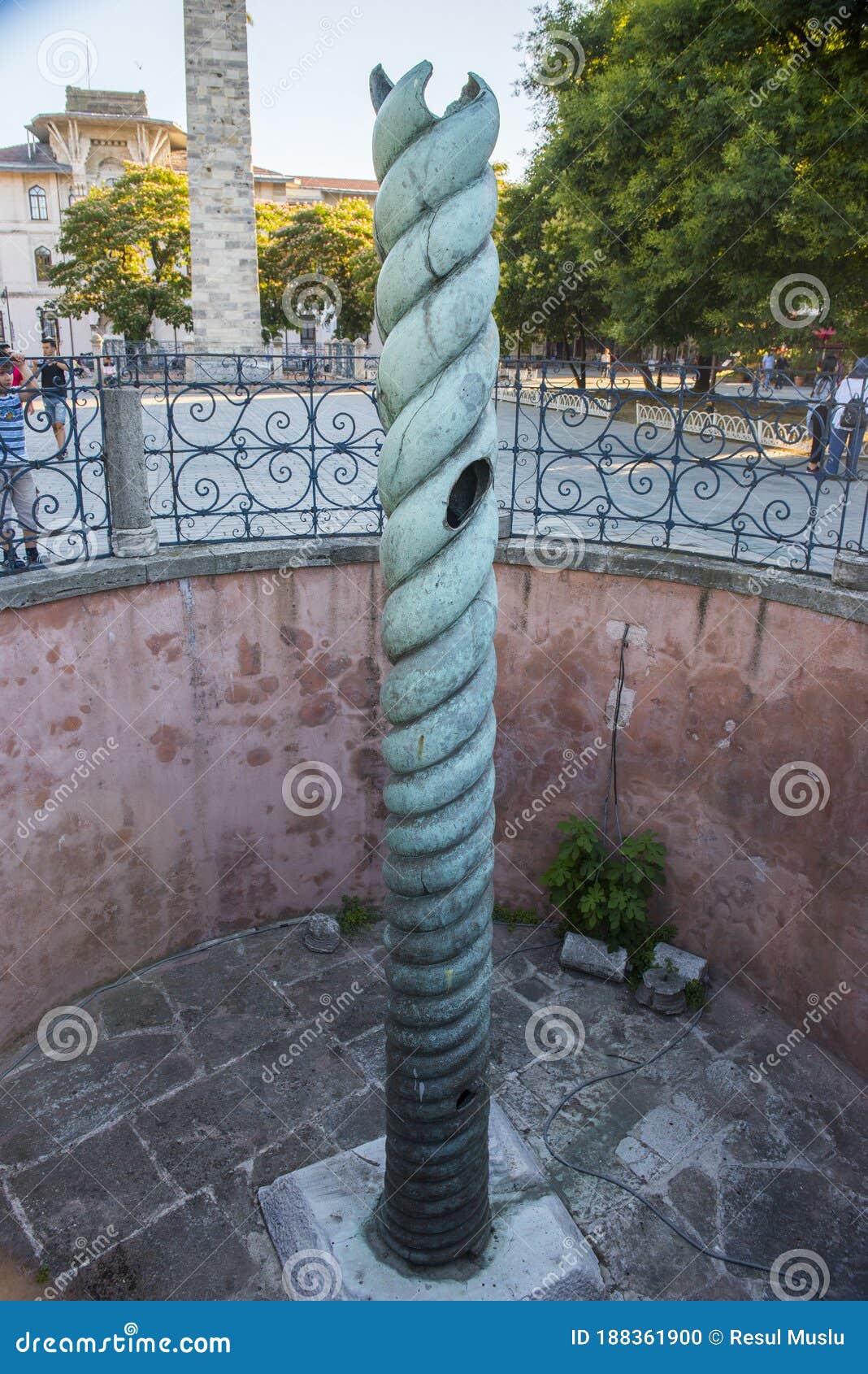 Serpent Column in Sultanahmet, Istanbul Editorial Image - Image of ...