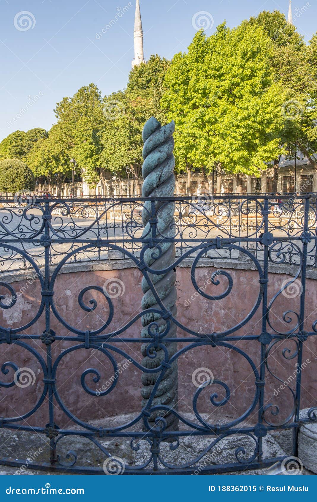 Serpent Column in Sultanahmet, Istanbul Editorial Image - Image of city ...
