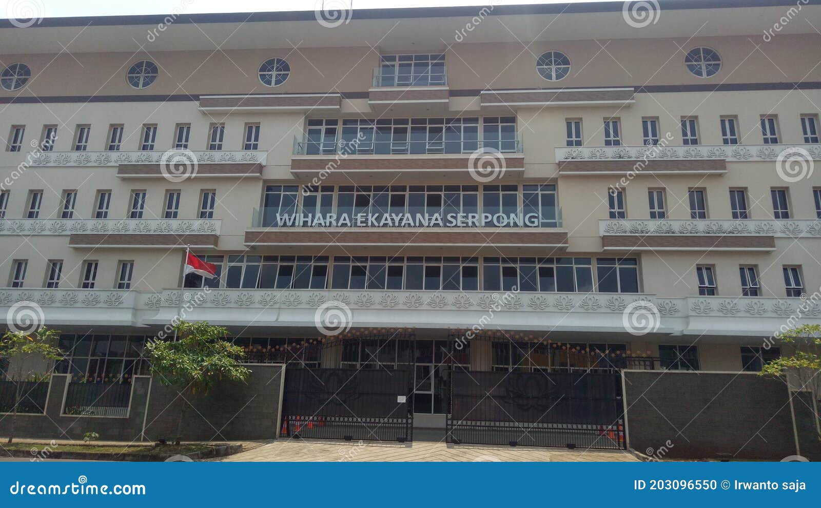 Serpong wihara ekayana imagen editorial. Imagen de fachada - 203096550