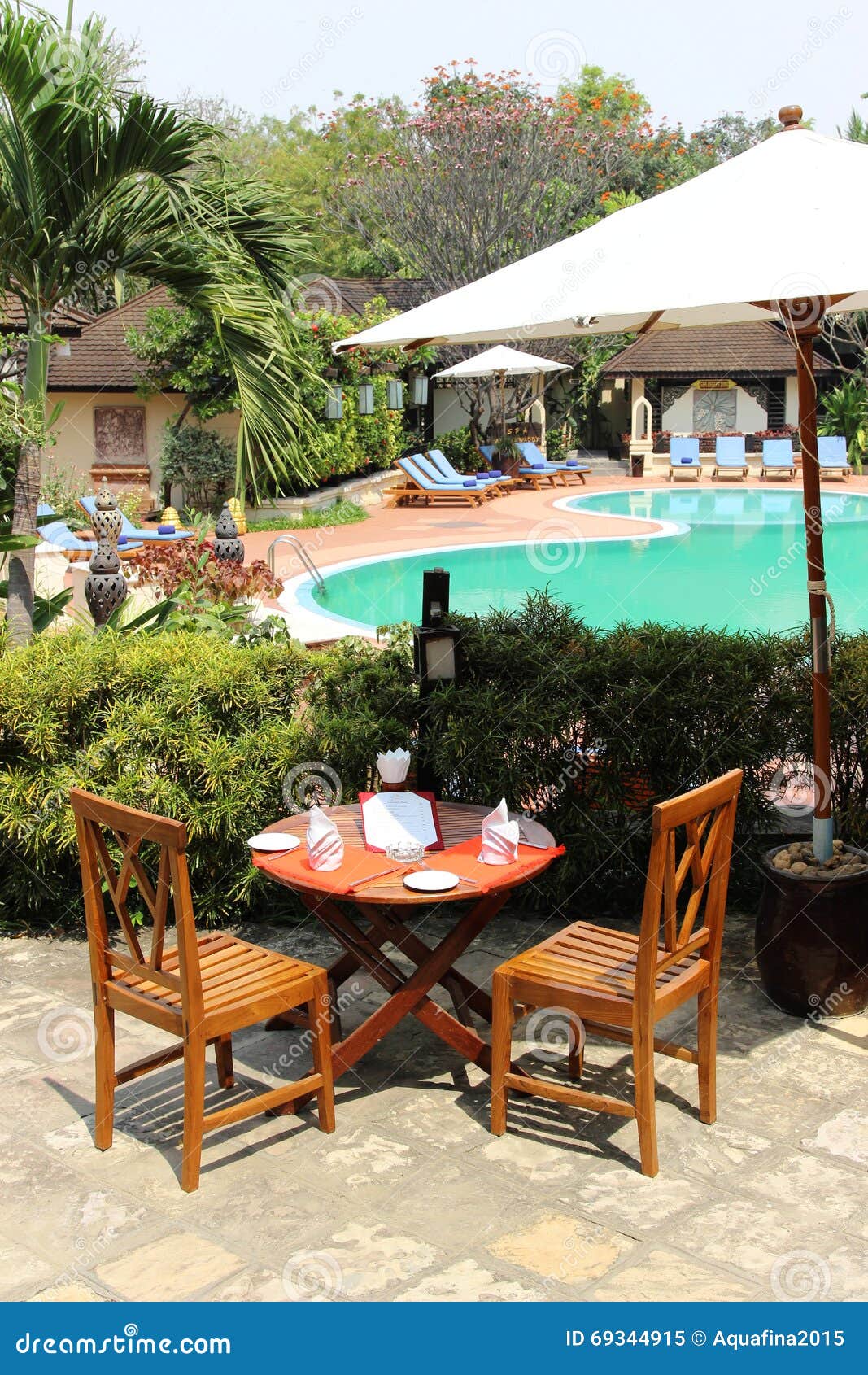 Served Table at Luxury Resort Editorial Image - Image of relaxing, dine ...