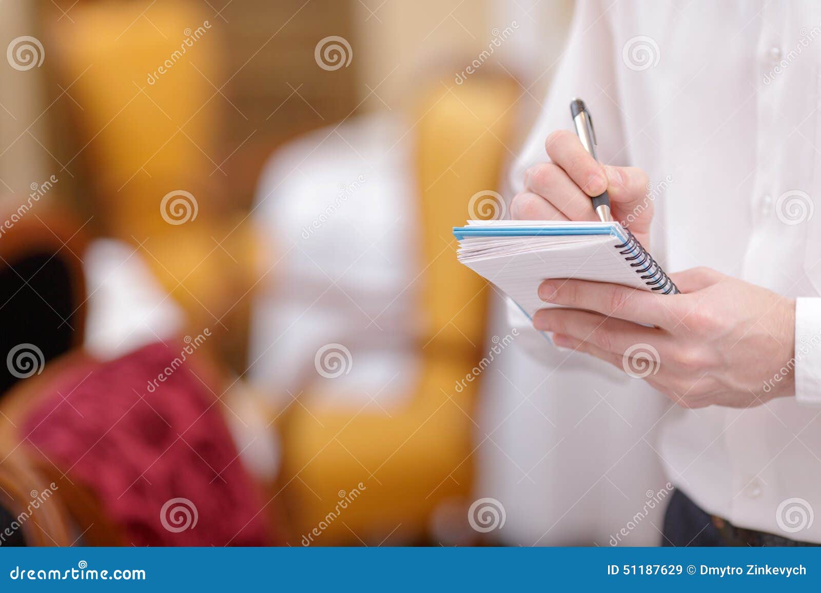 Serveur in Le Restaurant De Luxe Image stock - Image du service ...