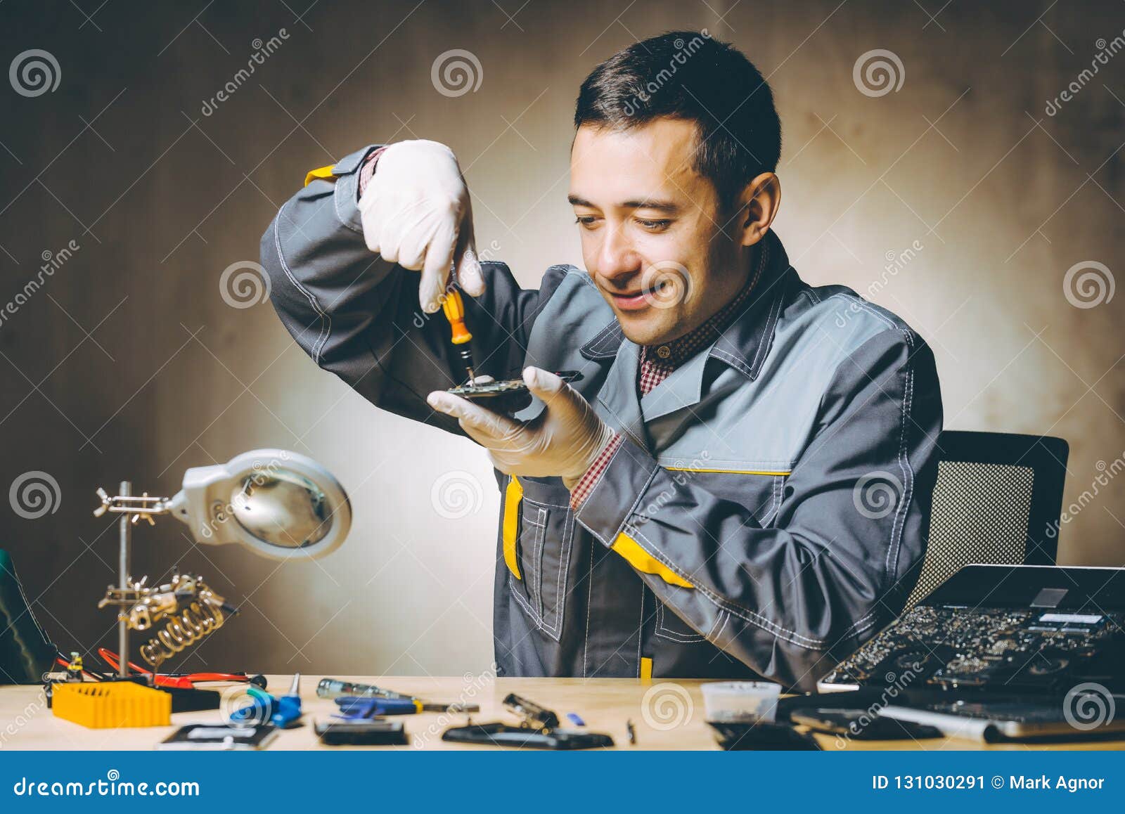 Service repair electronics stock image. Image of eletronics - 131030291