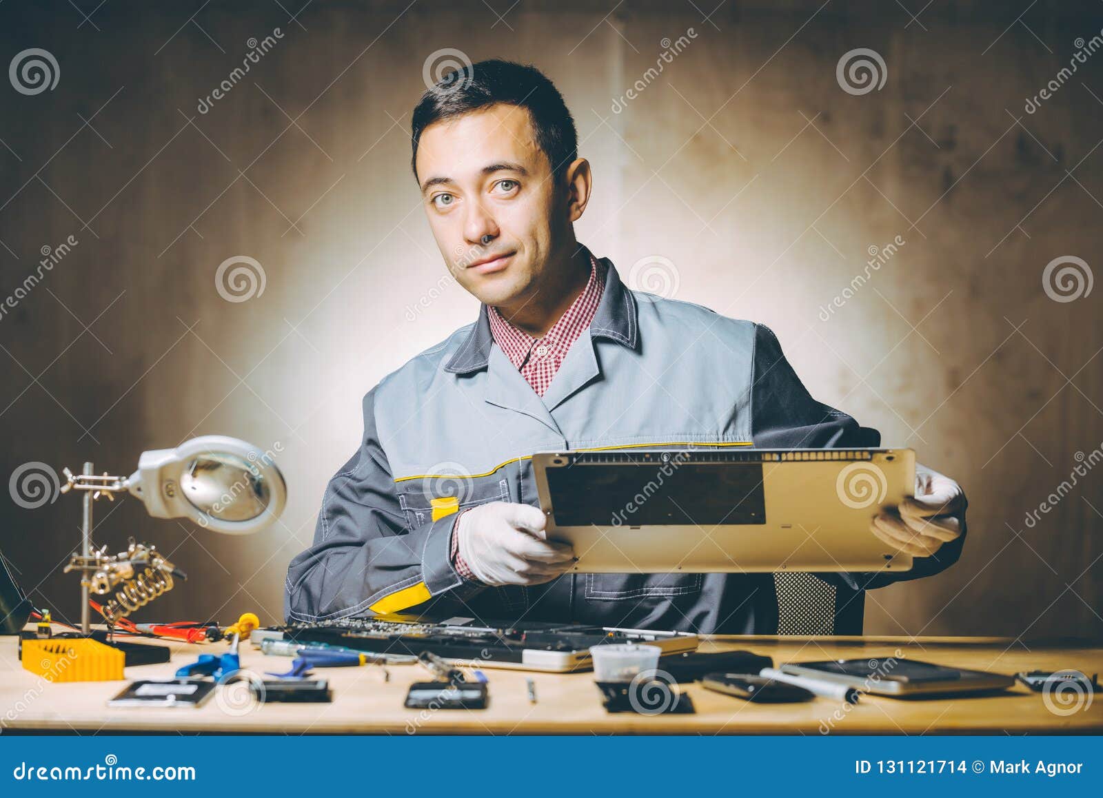 Service repair electronics stock photo. Image of repairman - 131121714
