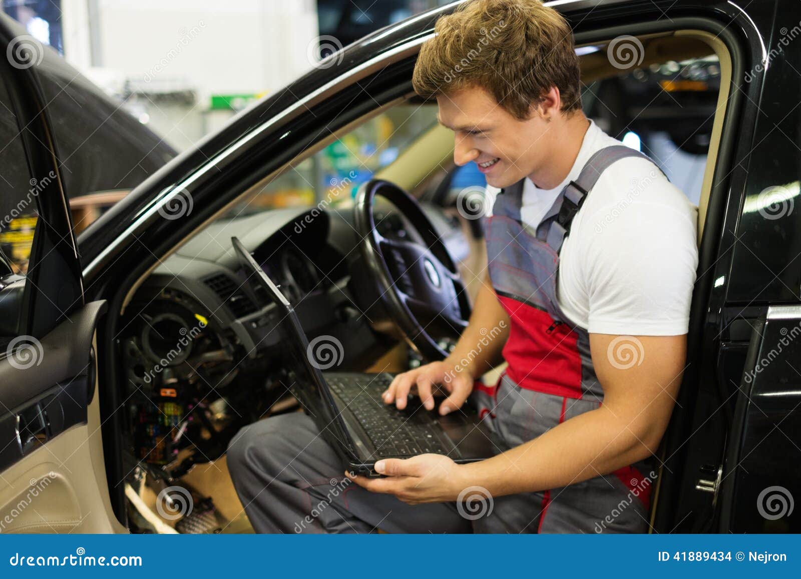 Serviceman in a Car Workshop Stock Photo - Image of automobile, change ...