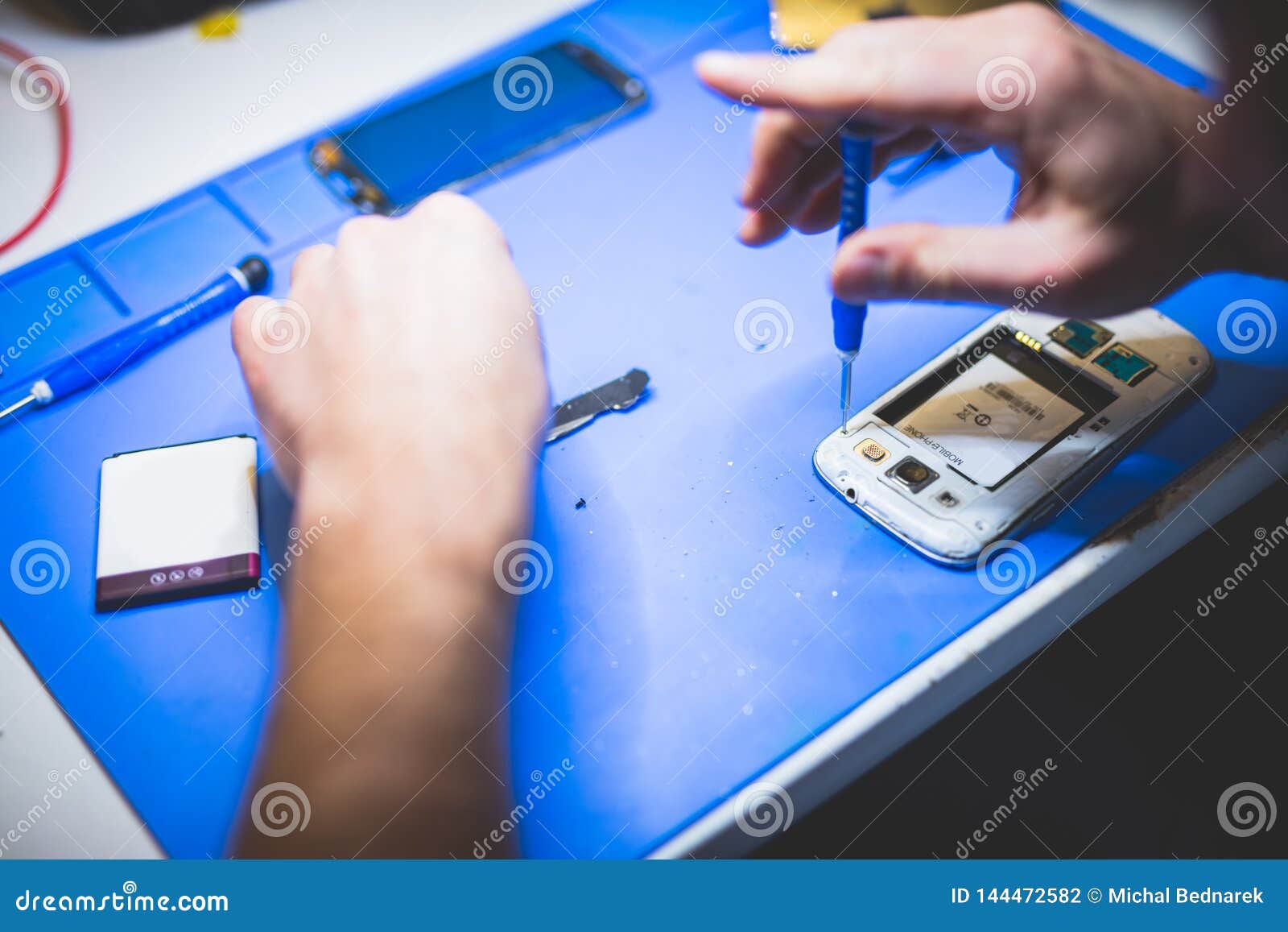 Serviceman Fixing Broken Mobile Phone Stock Photo - Image of specialist ...