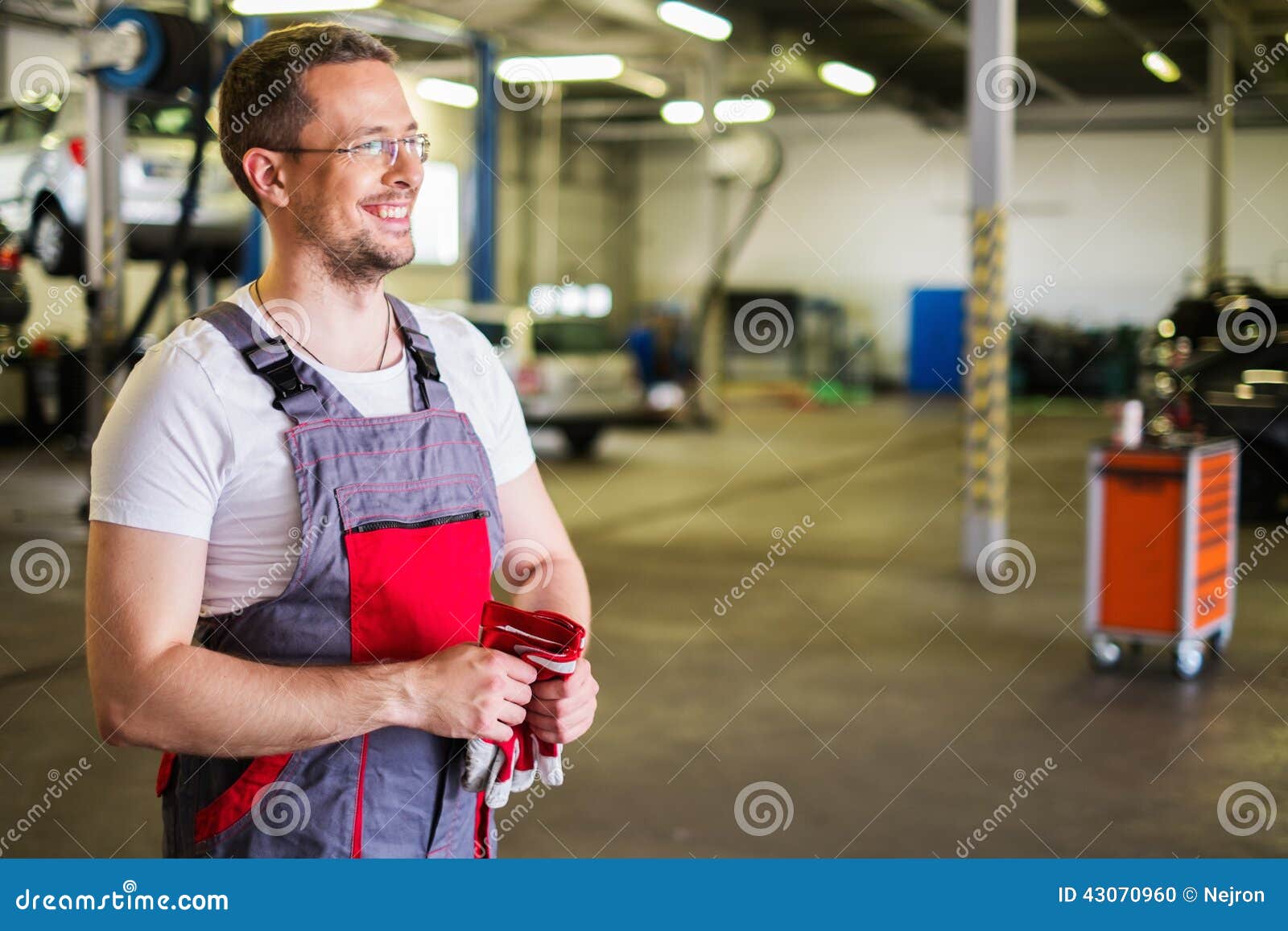 Serviceman in a workshop stock photo. Image of people - 43070960