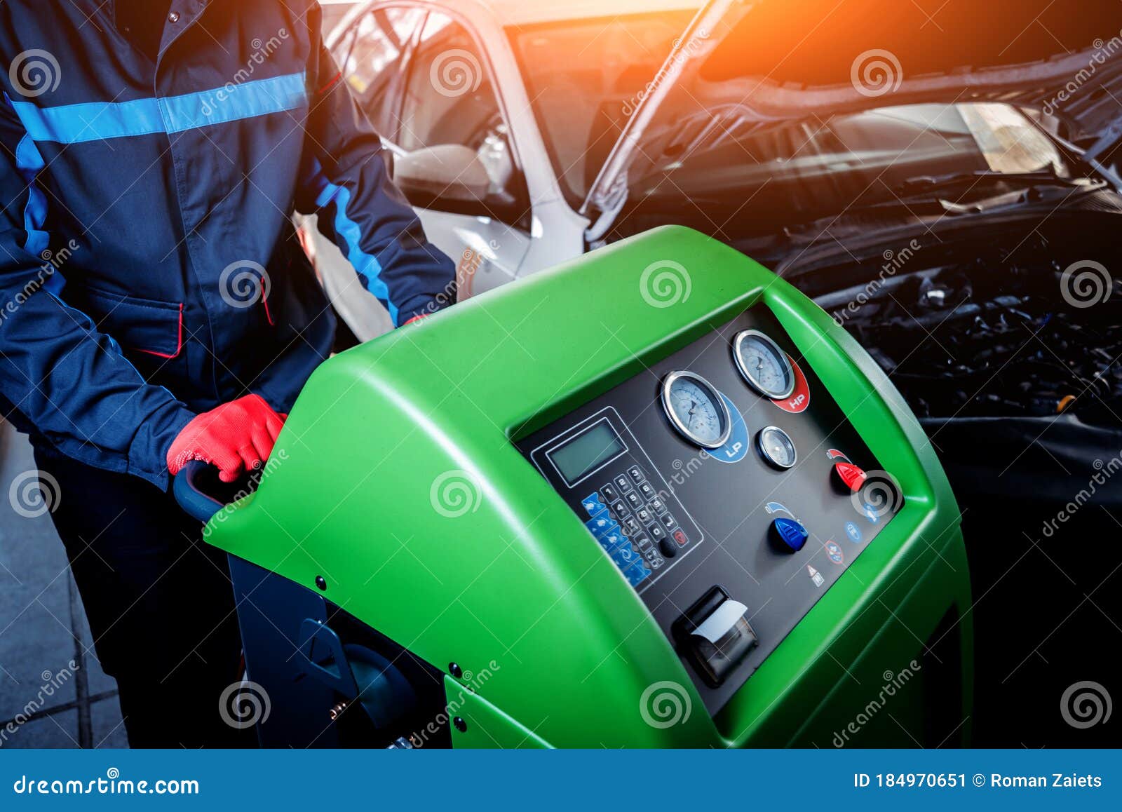 Servicing Car Air Conditioner. Service Station Stock Image - Image of ...