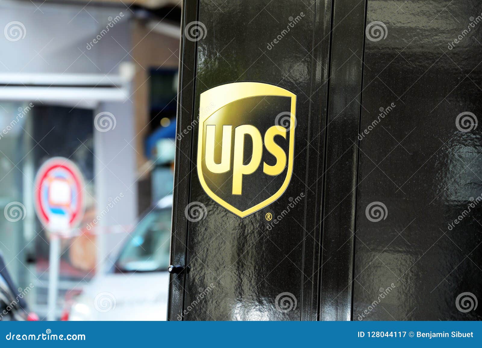 Servicio De Entrega De UPS Logo on Black Truck Fotografía editorial ...