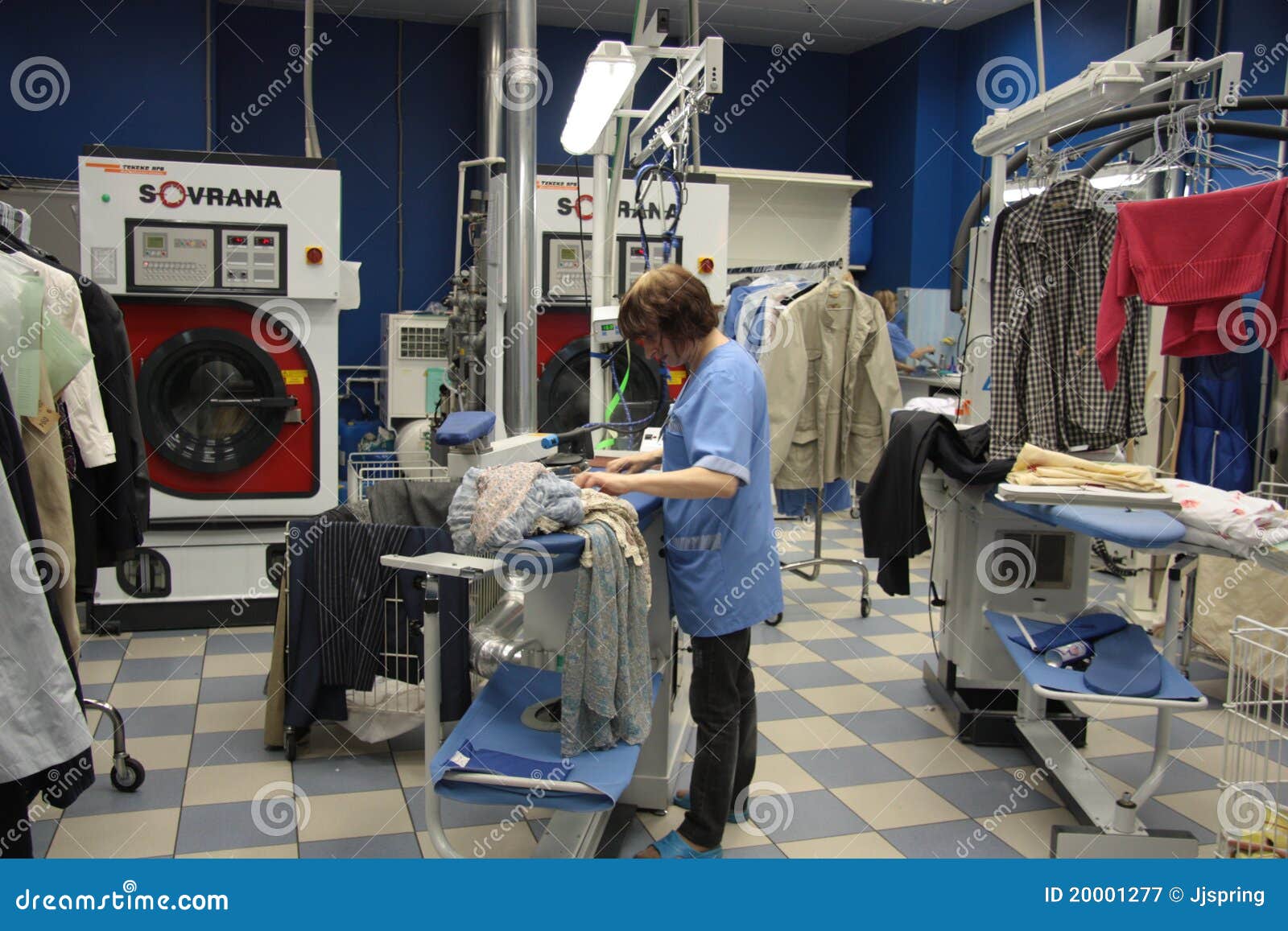 Servicio De La Limpieza En Seco Fotografía editorial - Imagen de ...