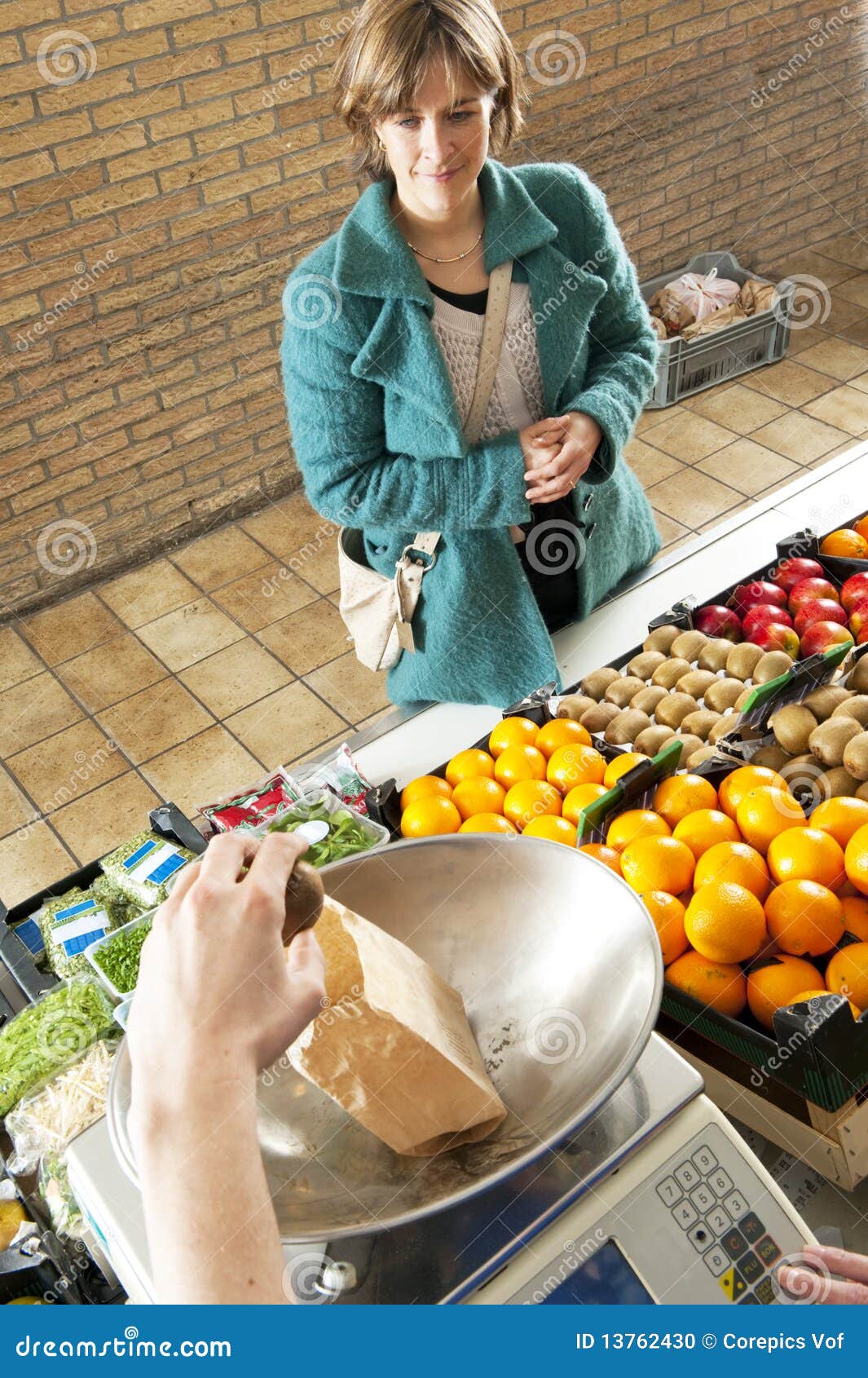 Servicio del verdulero foto de archivo. Imagen de verdulero - 13762430