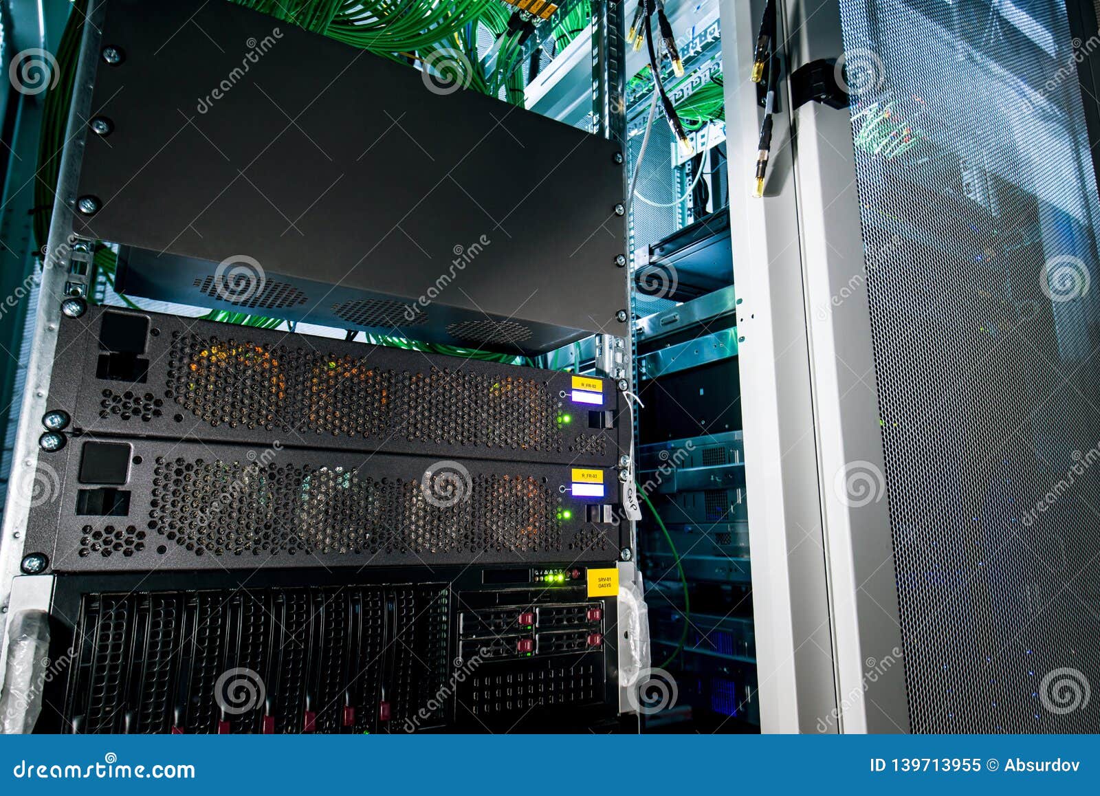 Servidor En El Centro De Datos Imagen de archivo - Imagen de almacenaje ...