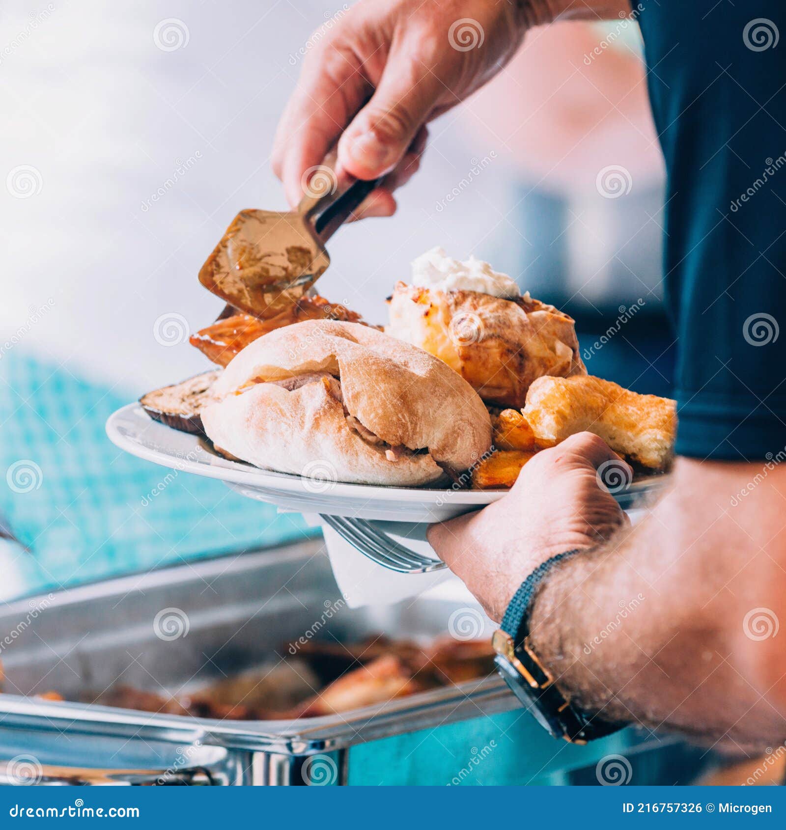 Servir comida foto de stock. Imagem de placa, bebida - 216757326