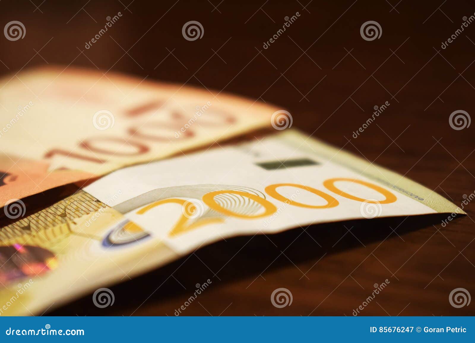 Servisch Geld in Document, De Koers Van Bankbiljet 1000 En 2000 Dinars ...
