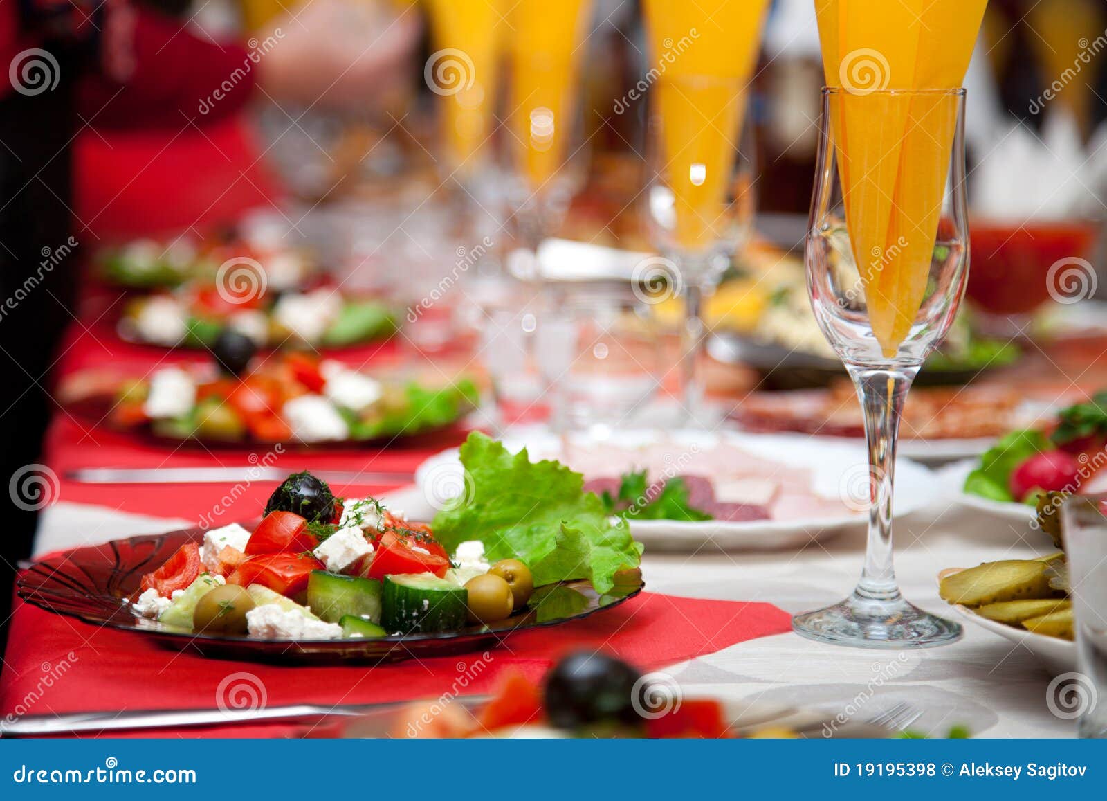 Servito Per Una Tabella Di Banchetto Fotografia Stock - Immagine di ...