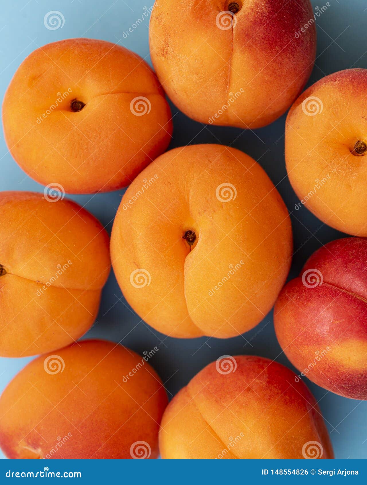 Set of Apricots Placed in the Shape of a Flower Stock Photo - Image of ...